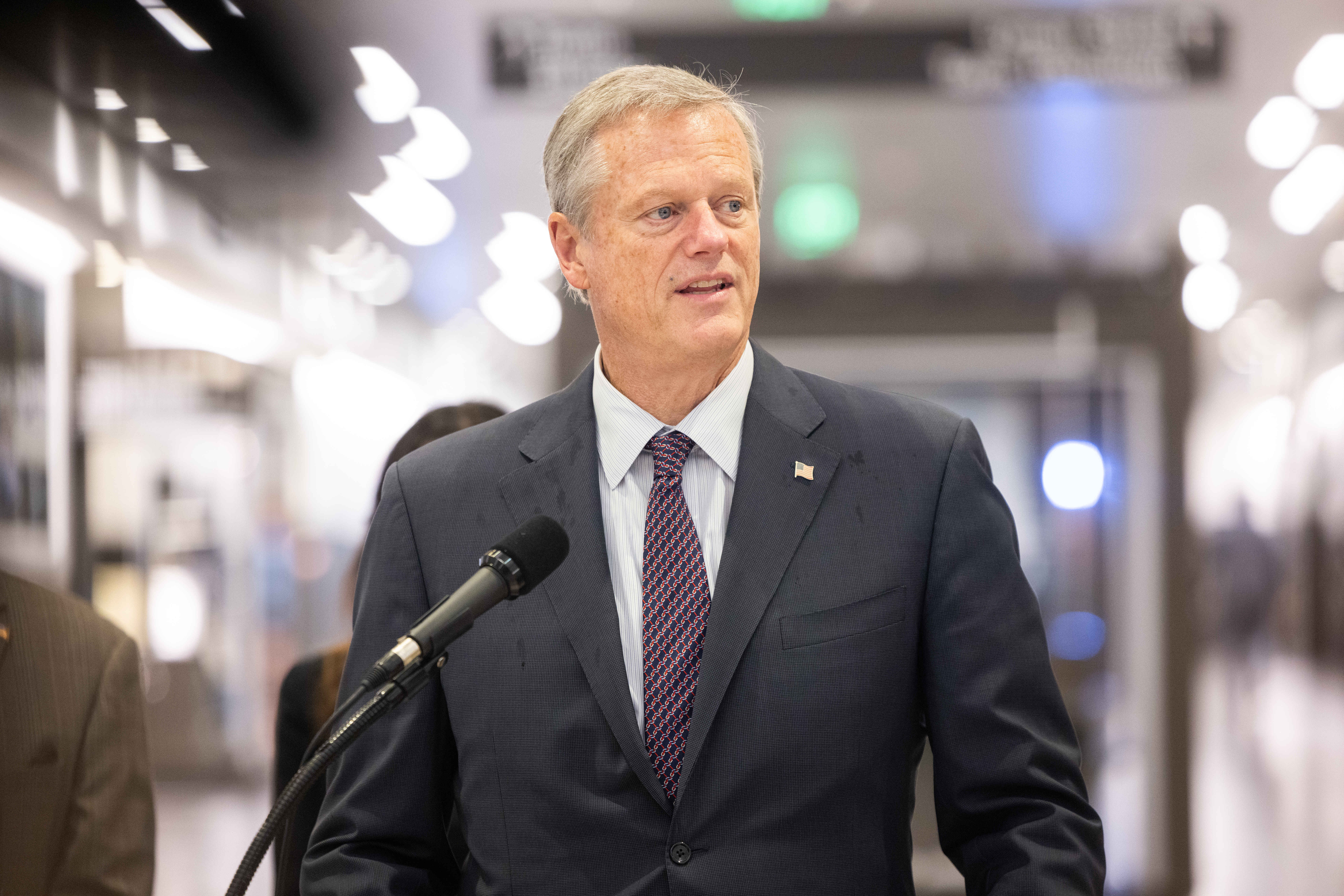 Gov. Charlie Baker and U.S. Rep. Richard Neal ride Amtrak’s “theatre ...