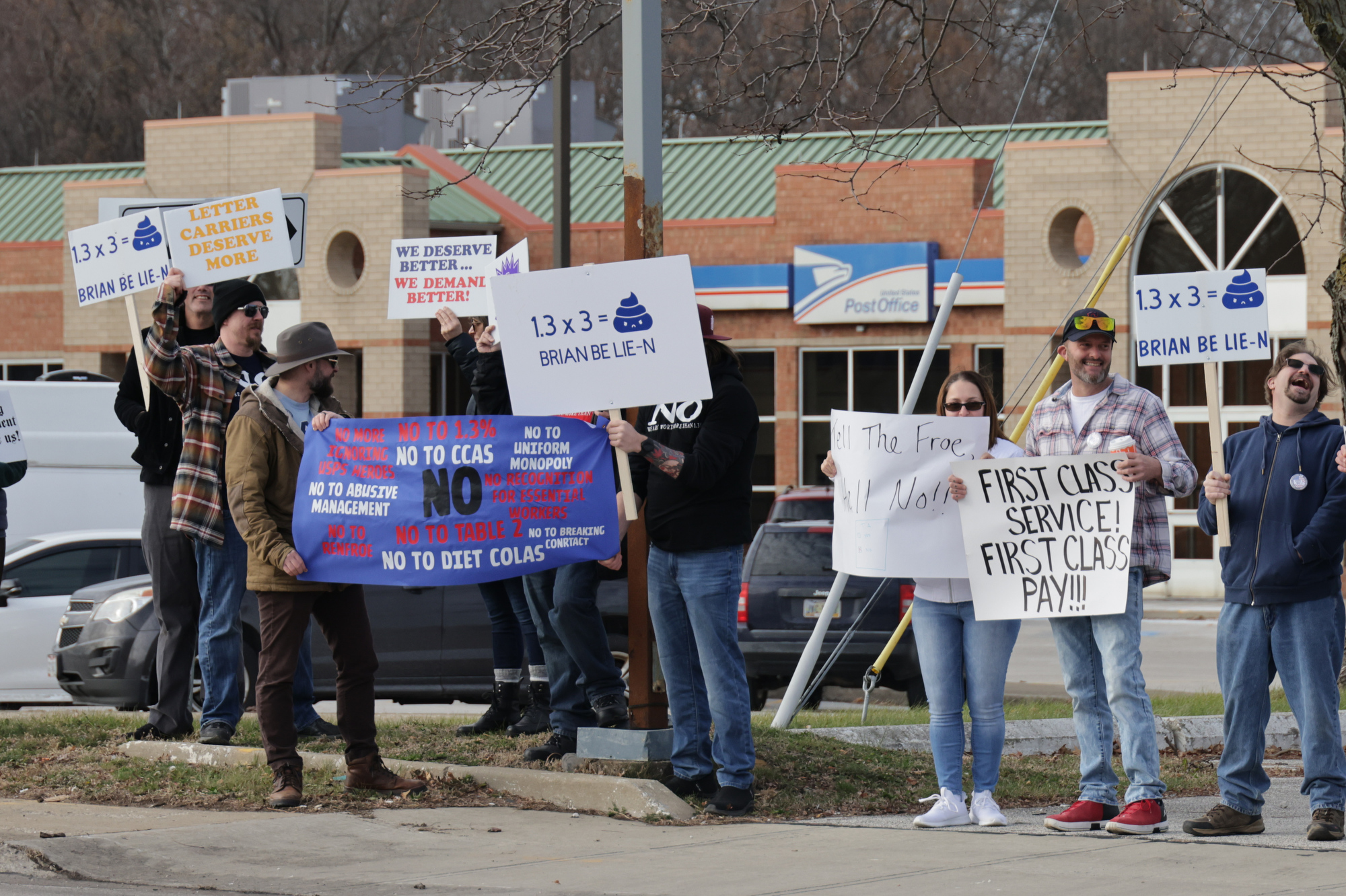 USPS workers in Westlake rally outside post office - cleveland.com
