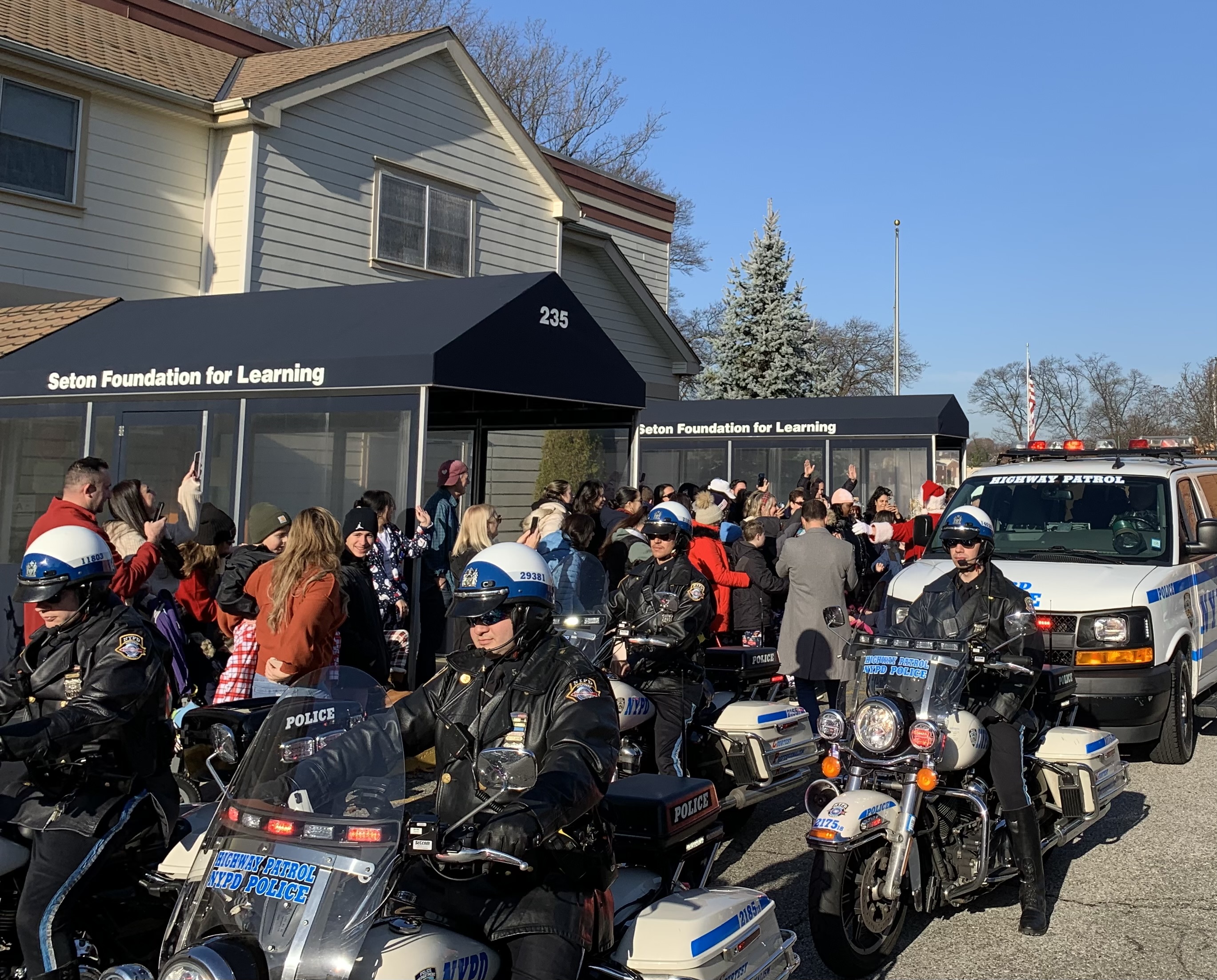 Santa and Highway Patrol Unit 5 deliver gifts to the children at Seton ...