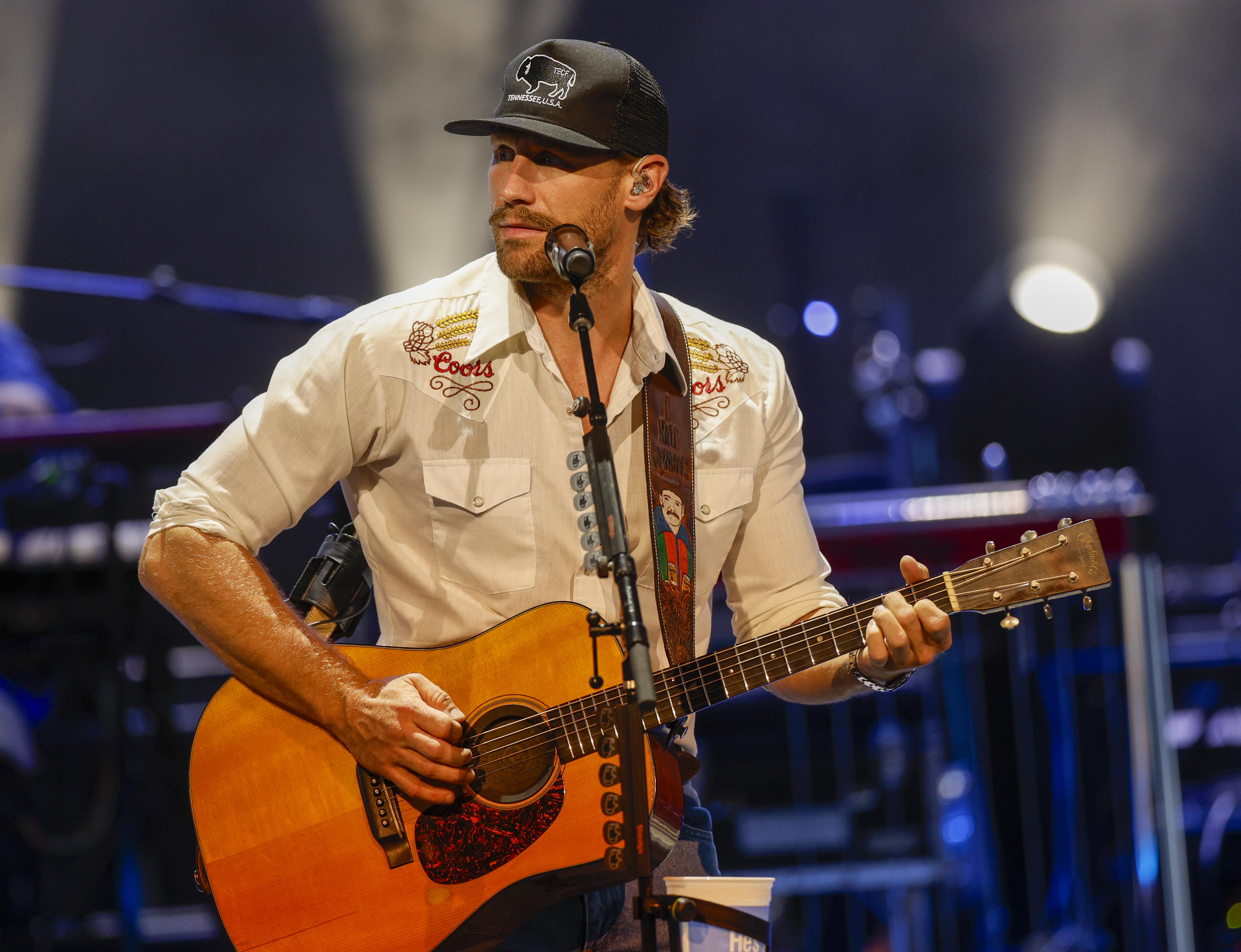 Dierks Bentley brings the heartland beat at the EMP Amphitheater ...