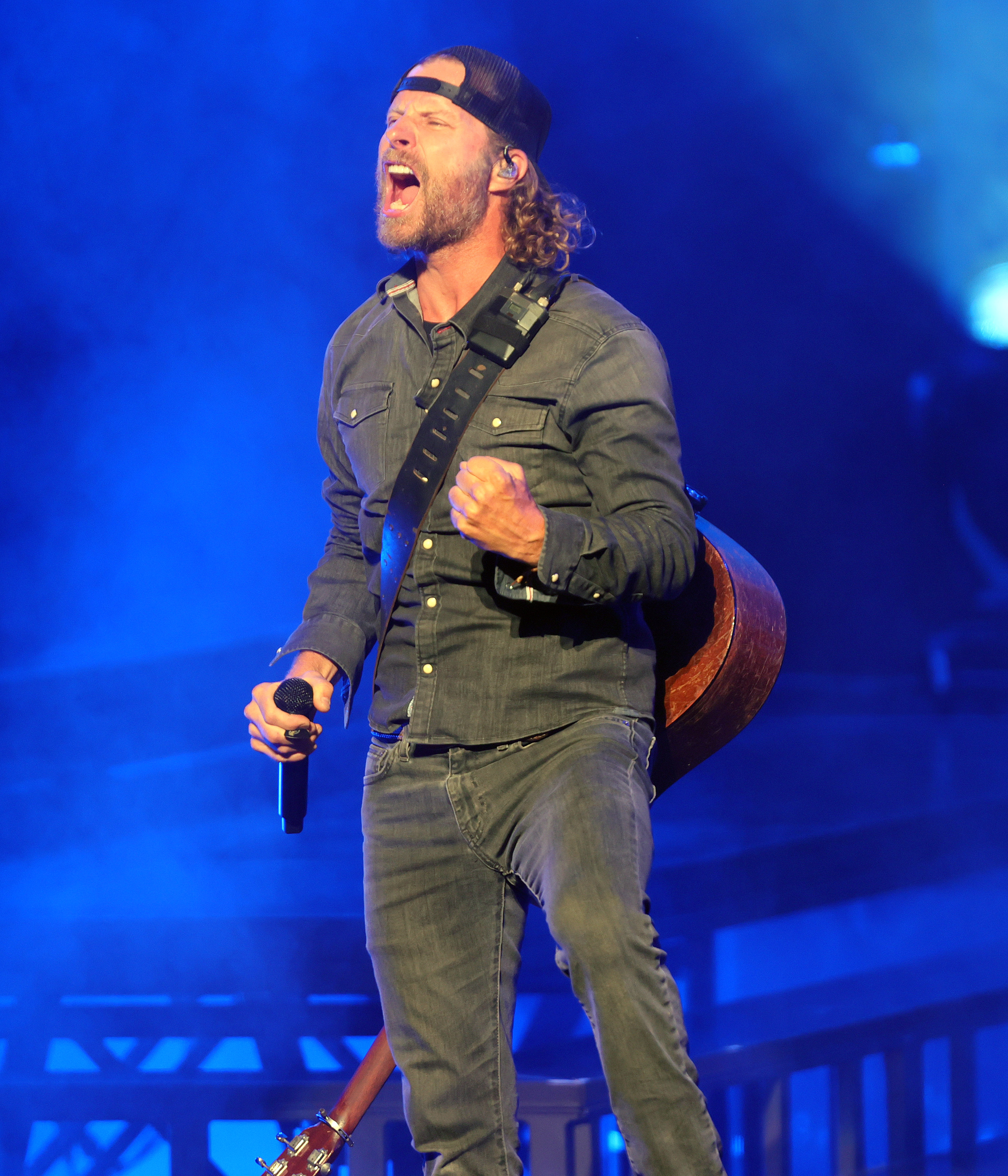 Country music singer Dierks Bentley stops at Blossom Music Center ...