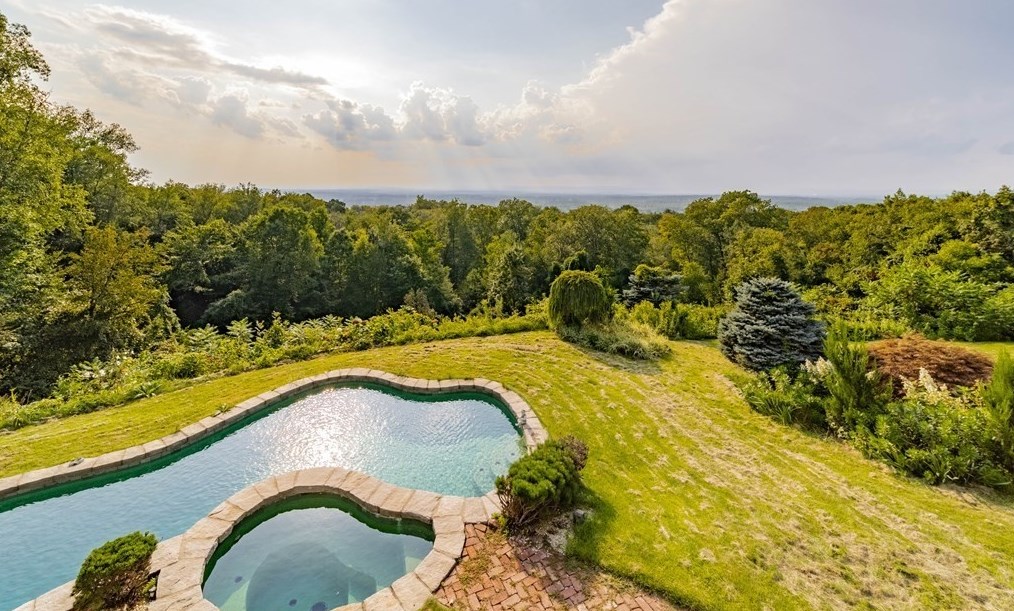 House of the Week: Wilbraham Mountain home offers sweeping views of ...