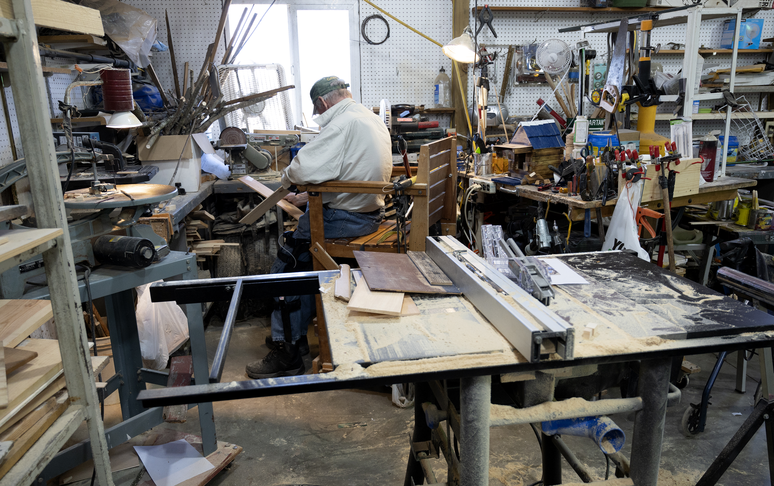 Leon Hunt builds birdhouses to raise money for veteran group - mlive.com