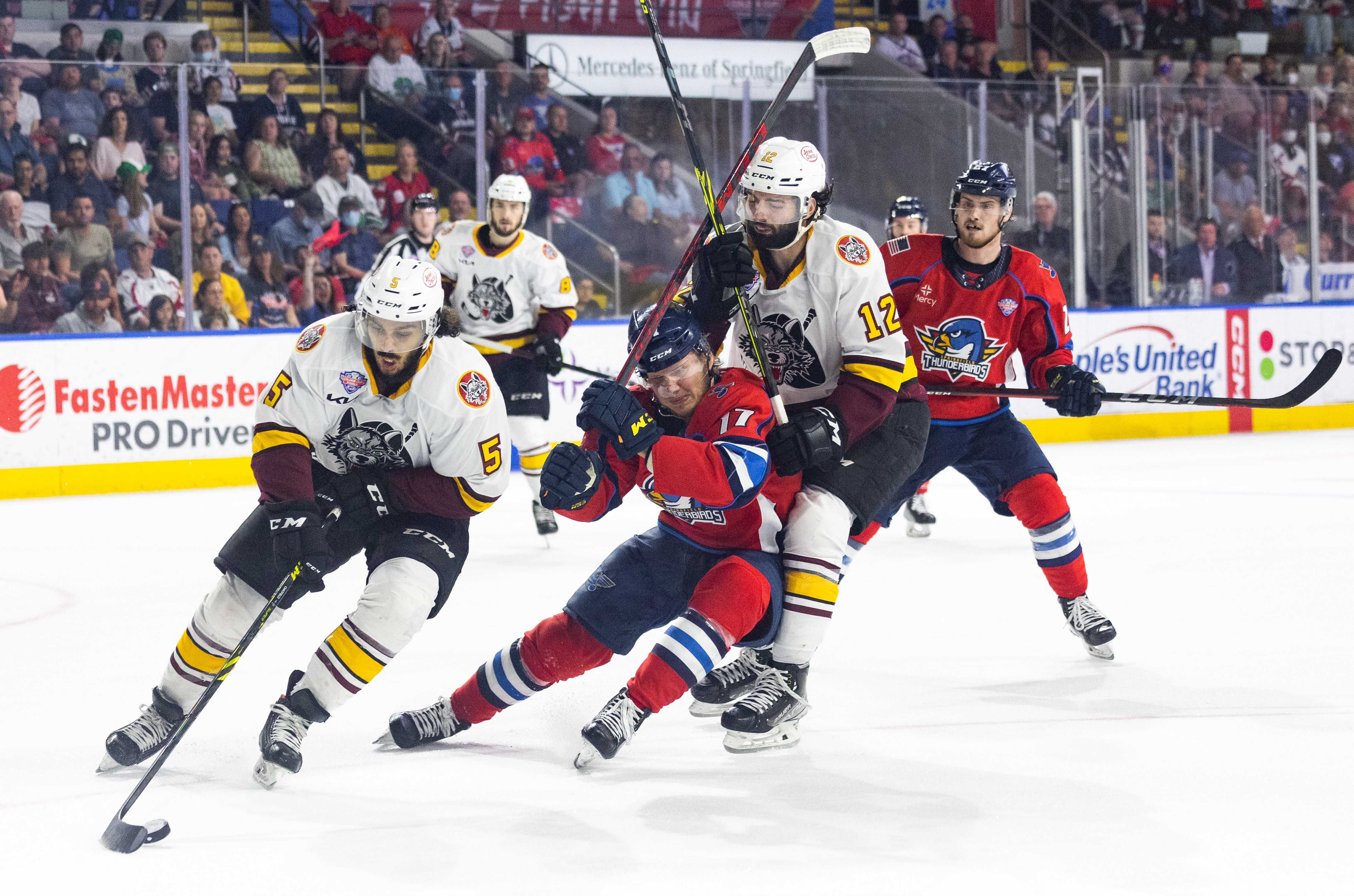 Springfield Thunderbirds vs Chicago Wolves Finals Game 4 - masslive.com