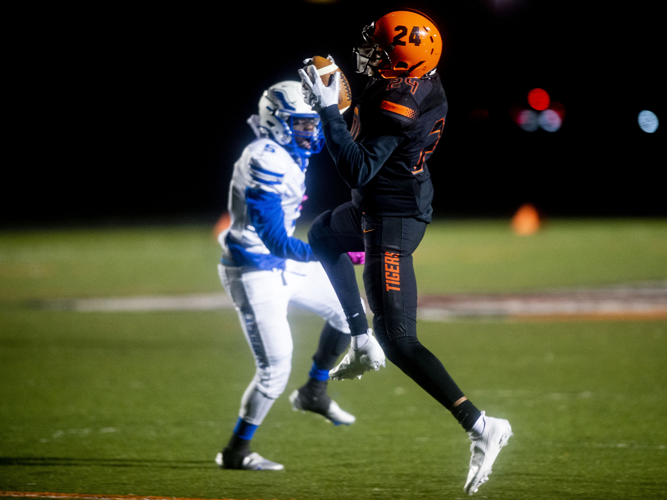 Fenton clinches Flint Metro League title with 33-21 win over Ortonville ...