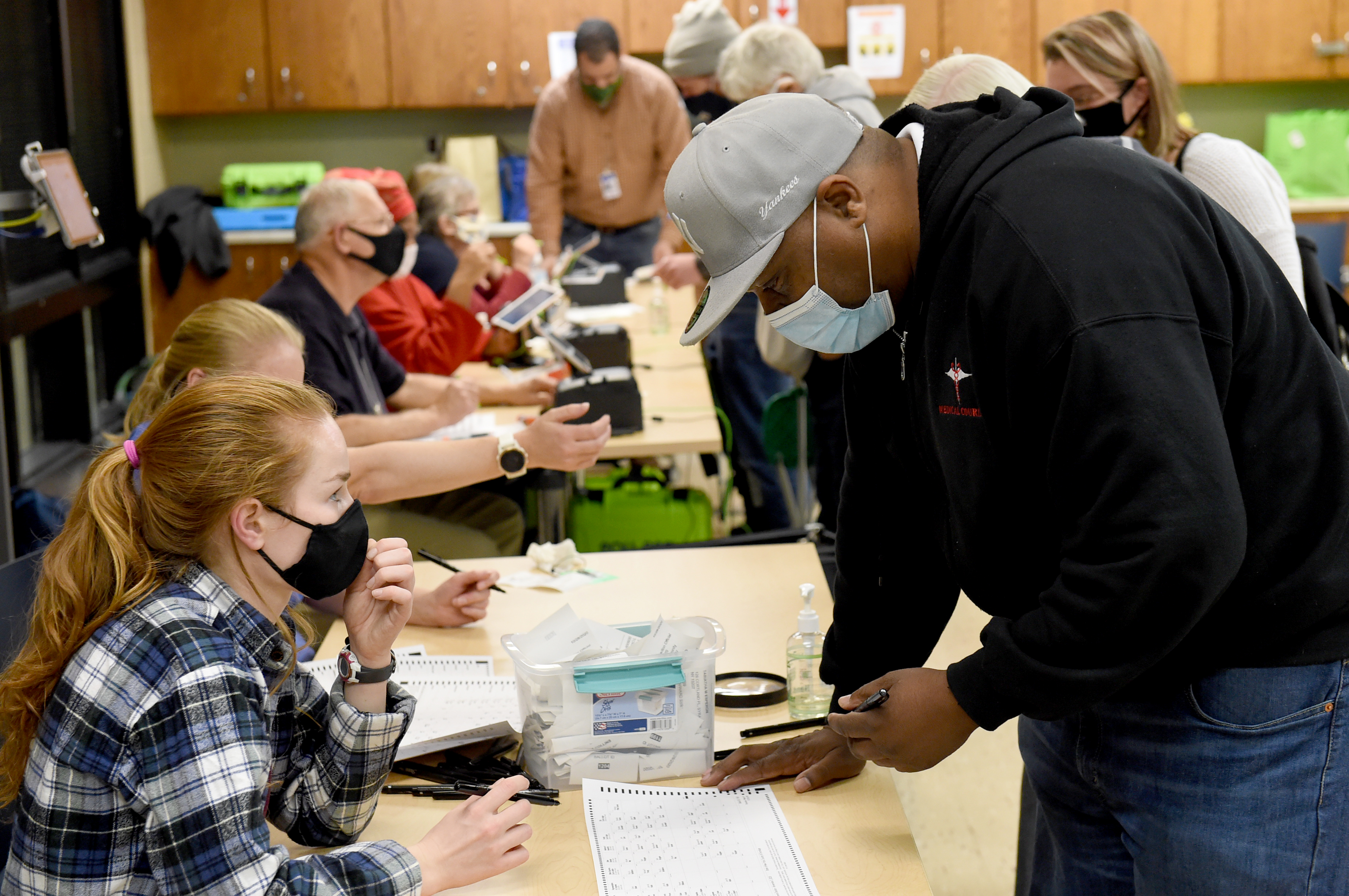 DeWayne Comer votes for the first time after 21 years in prison ...