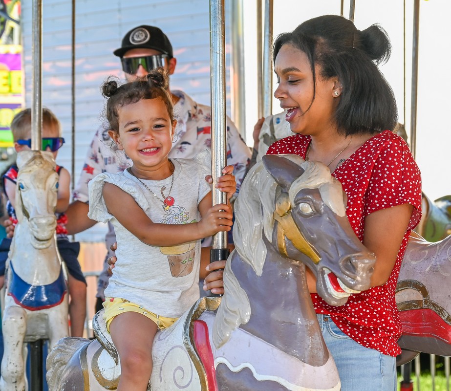 Rotary Club’s Carnival draws crowds to East Longmeadow (photos ...