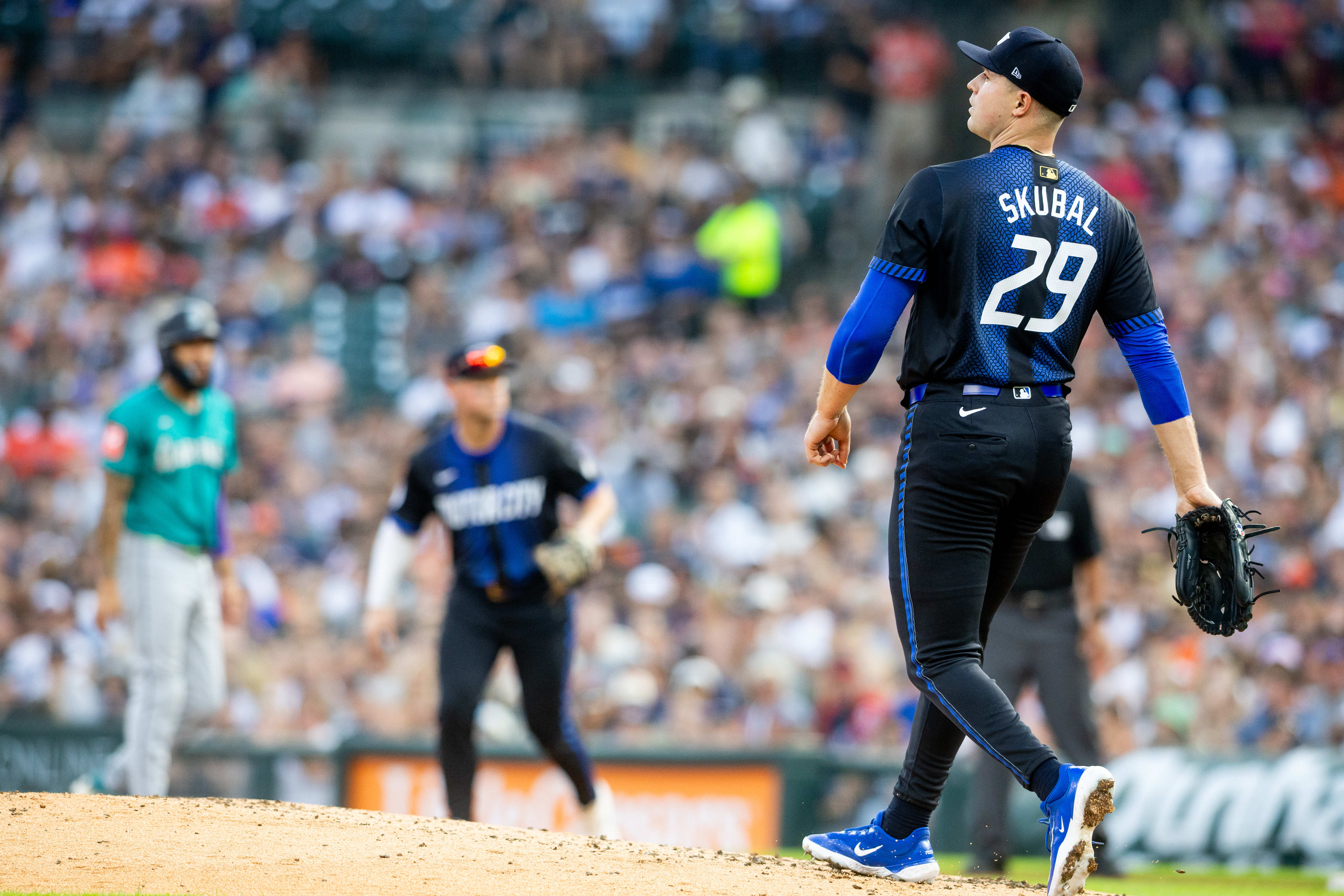 Detroit Tigers host Seattle Mariners, celebrate 25 years of Comerica ...