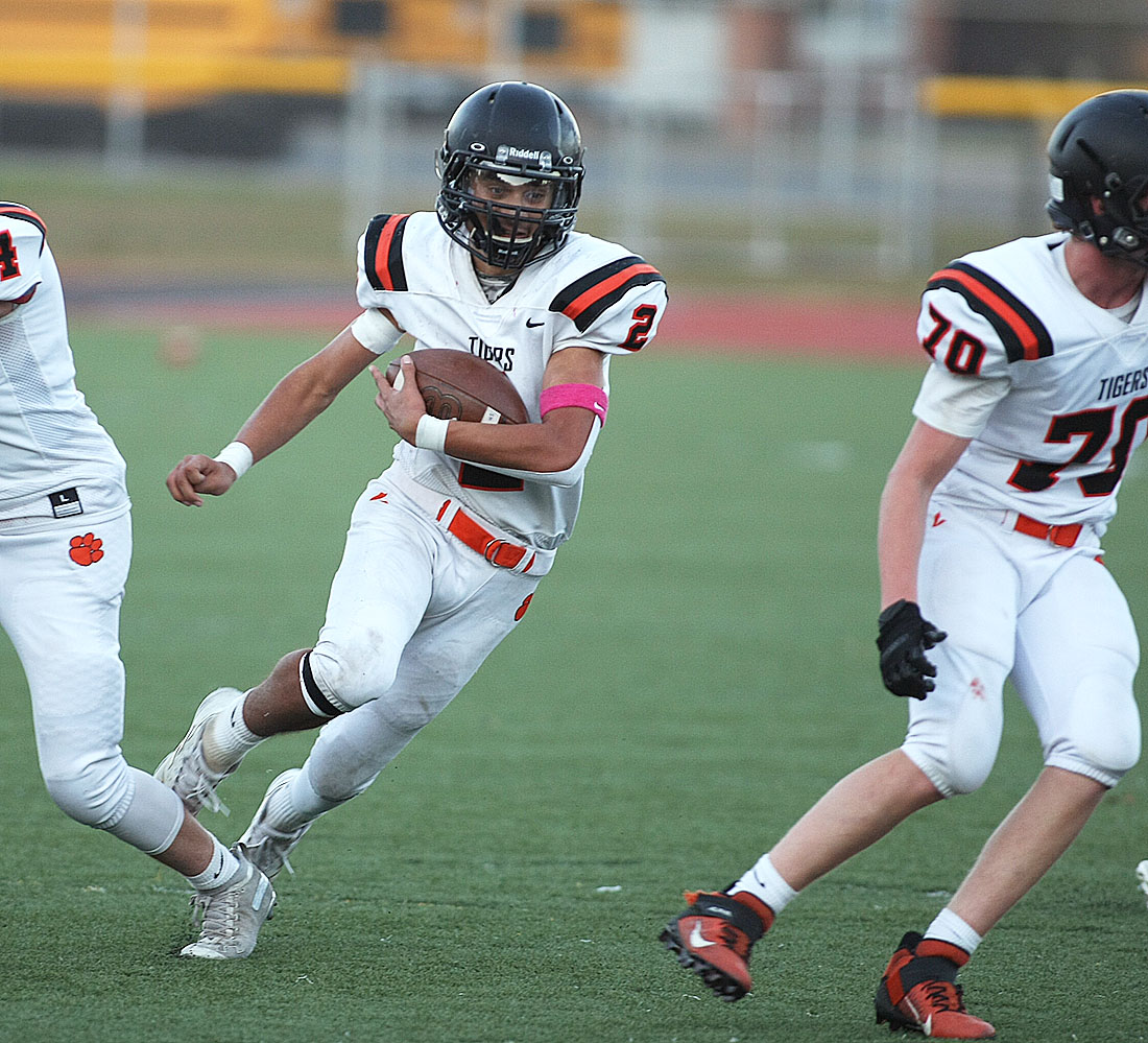 South Hadley vs Putnam Football 10/21/22 - masslive.com