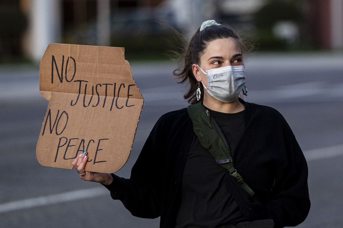 Kalamazoo holds Daunte Wright protest in downtown - mlive.com