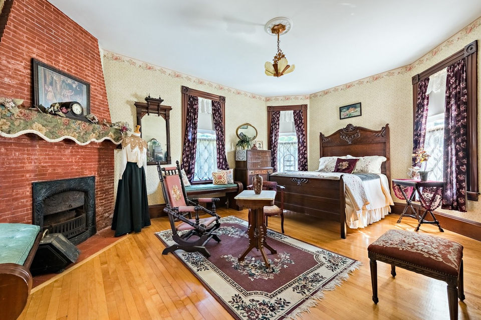 Lizzie Borden’s historic ‘Maplecroft’ mansion on sale in Fall River ...