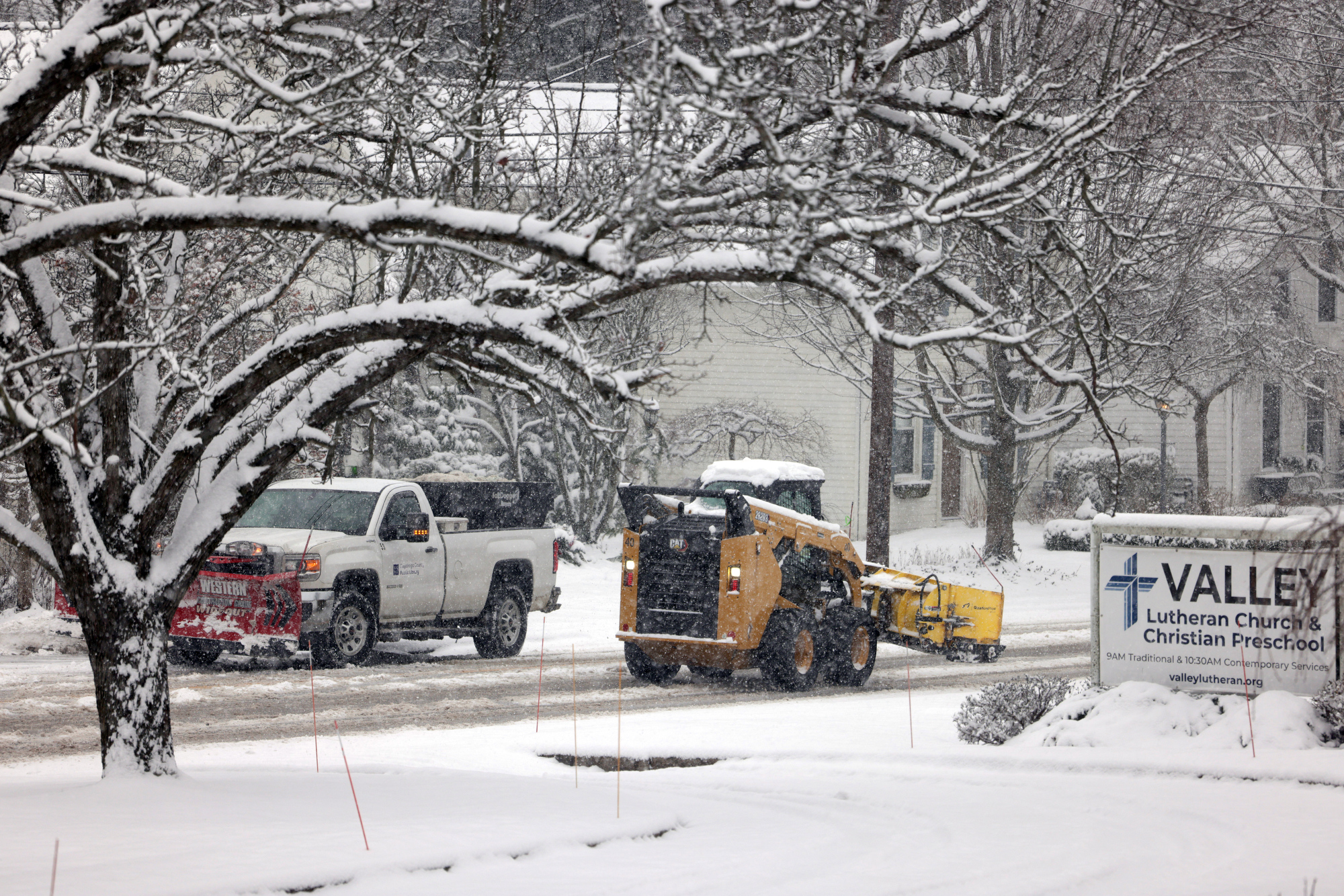 Lake effect snow hits Northeast Ohio - cleveland.com