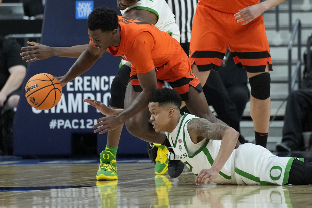 Oregon vs. Oregon State at 2022 Pac-12 men's basketball tournament ...