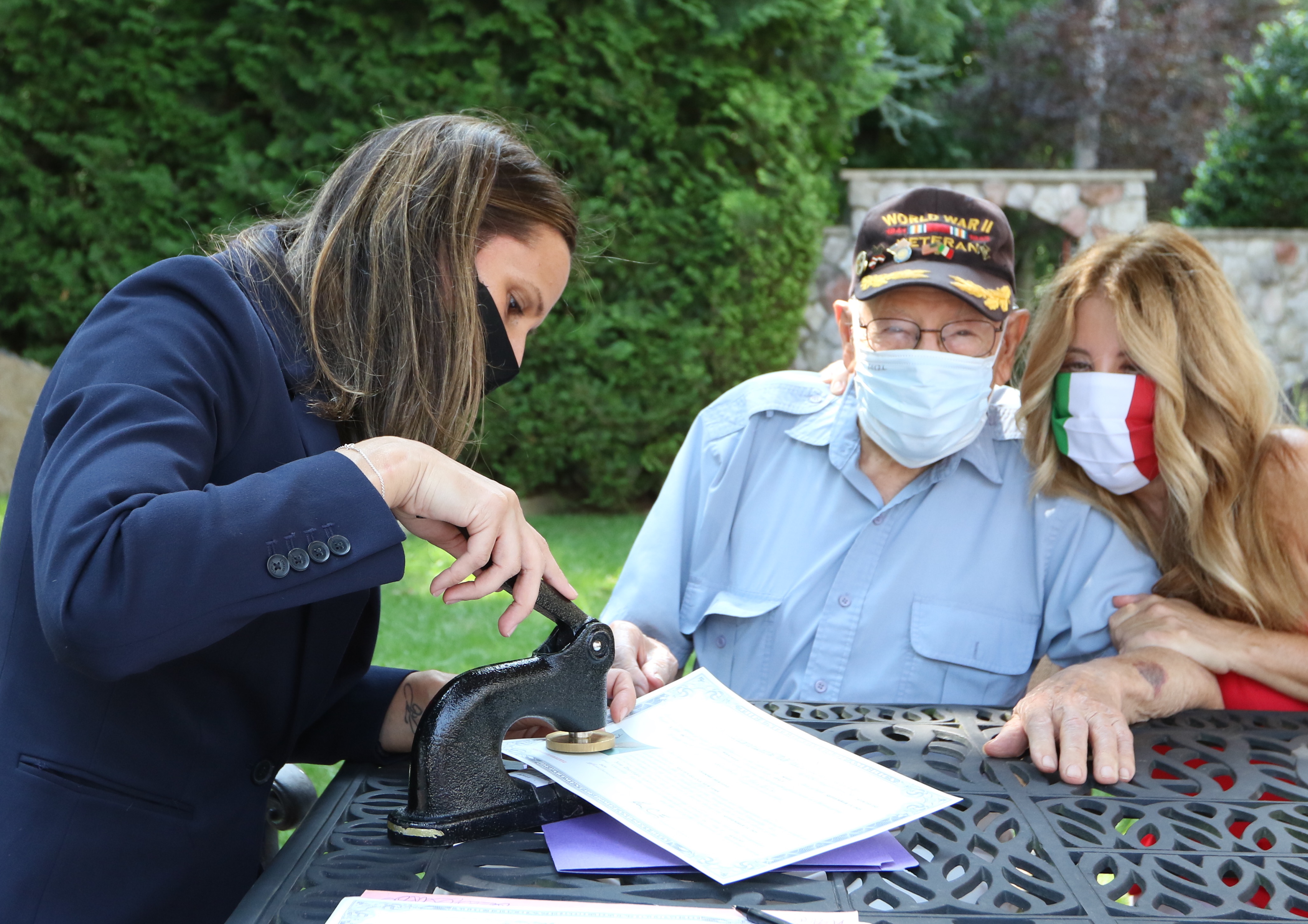 Certificate of Citizenship awarded to WWII veteran - silive.com