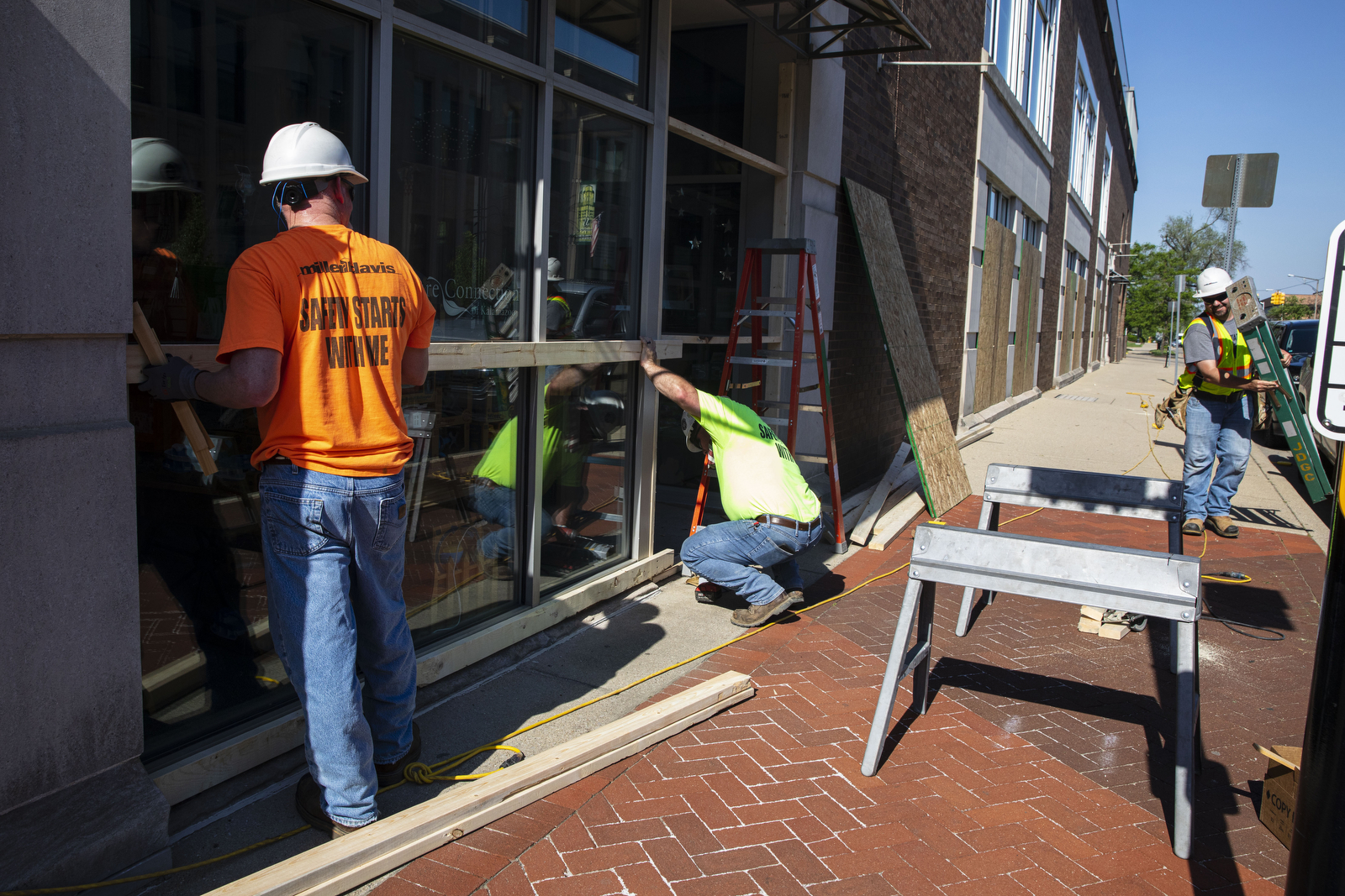 Michigan National Guard deployed in Kalamazoo ahead of curfew - mlive.com