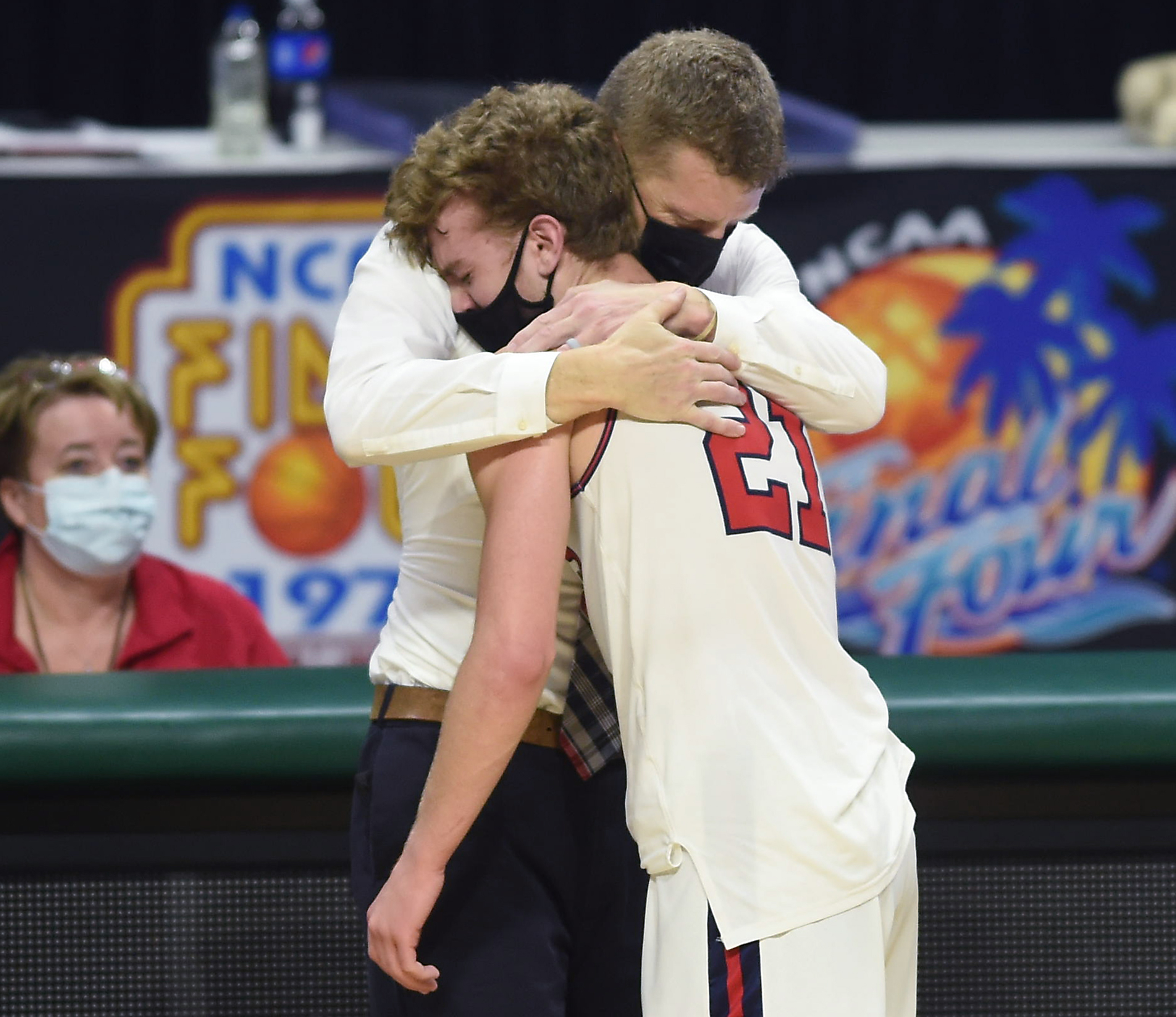 MHSAA Division 3 boys basketball semifinal: Flint Beecher vs. Hanover ...