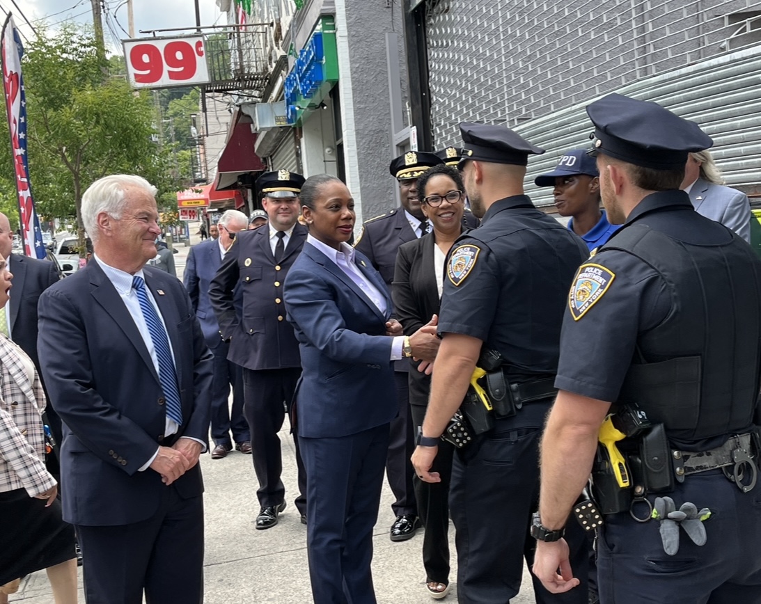 NYPD Commissior tours Stapleton - silive.com