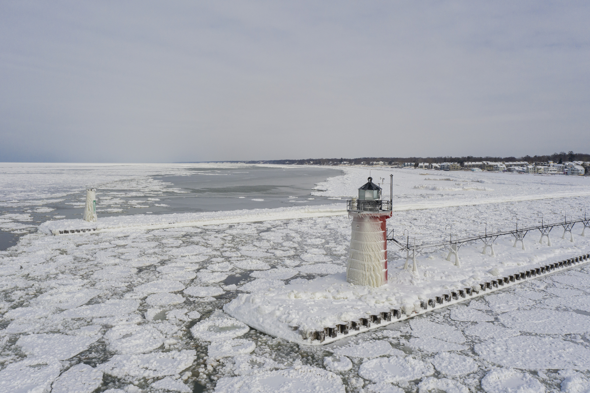 Ice takes over Lake Michigan shoreline in South Haven - mlive.com