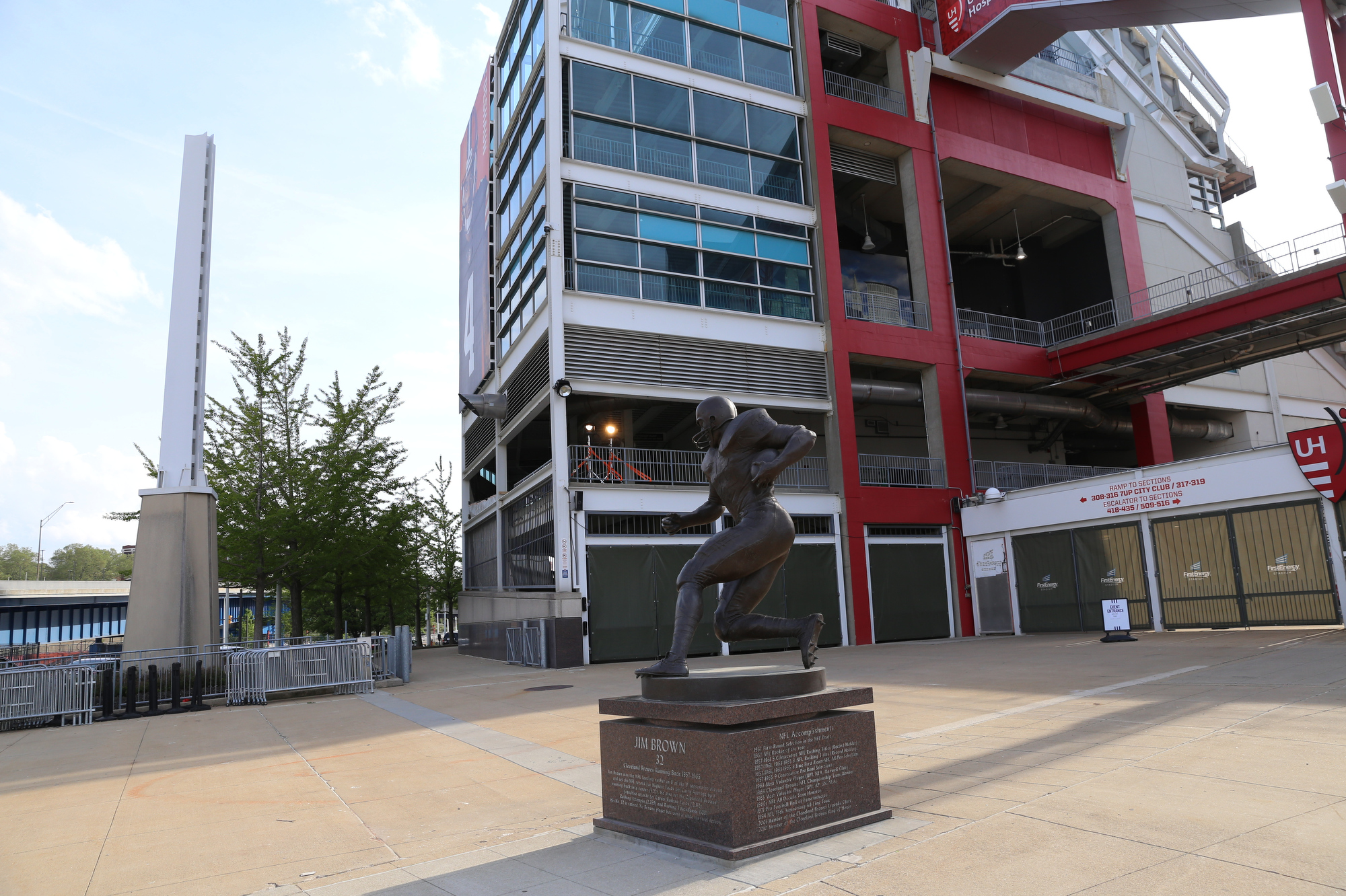 Jim Brown statue at Cleveland Browns Stadium - cleveland.com