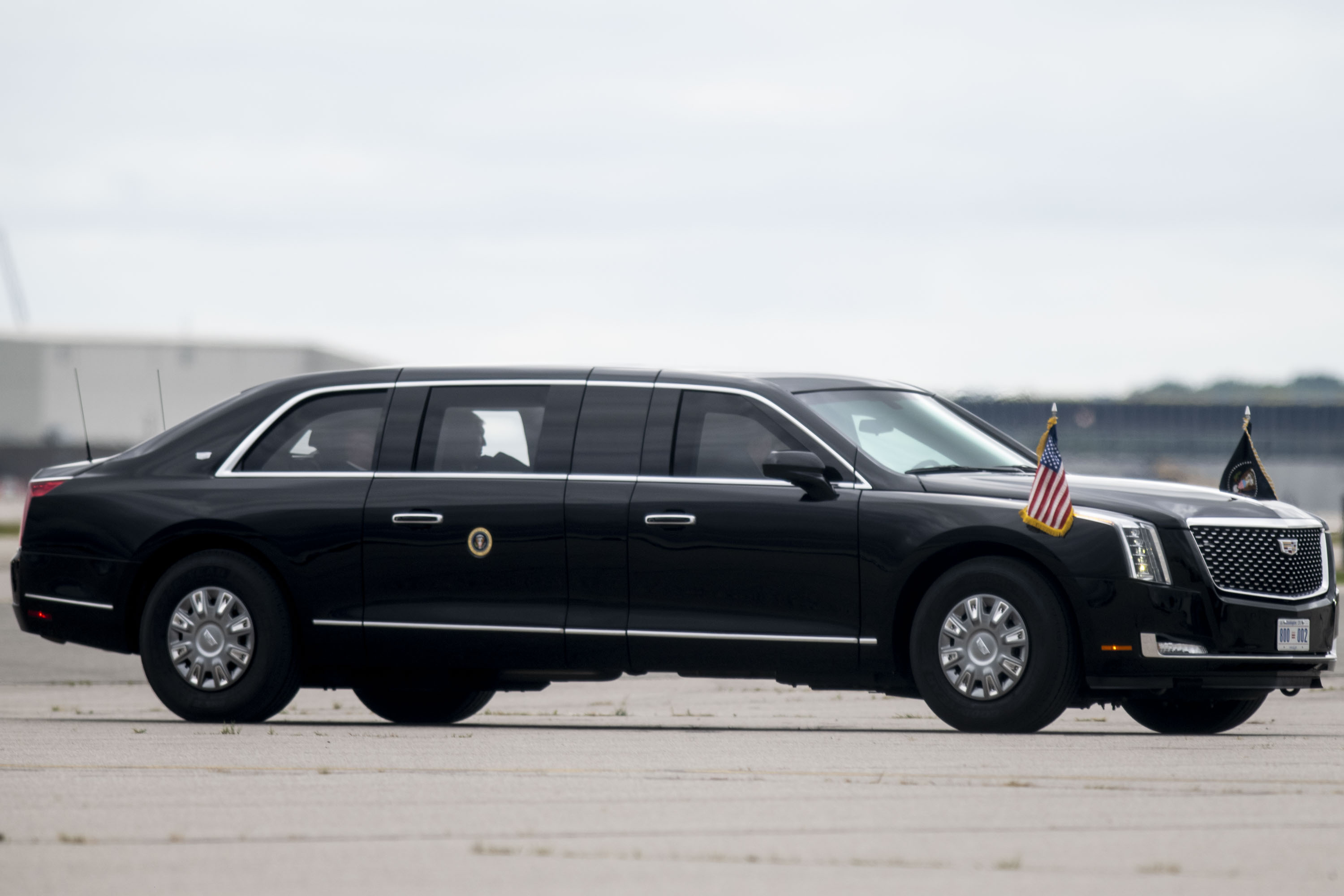 Biden arrives at Detroit airport ahead of UAW visit - mlive.com