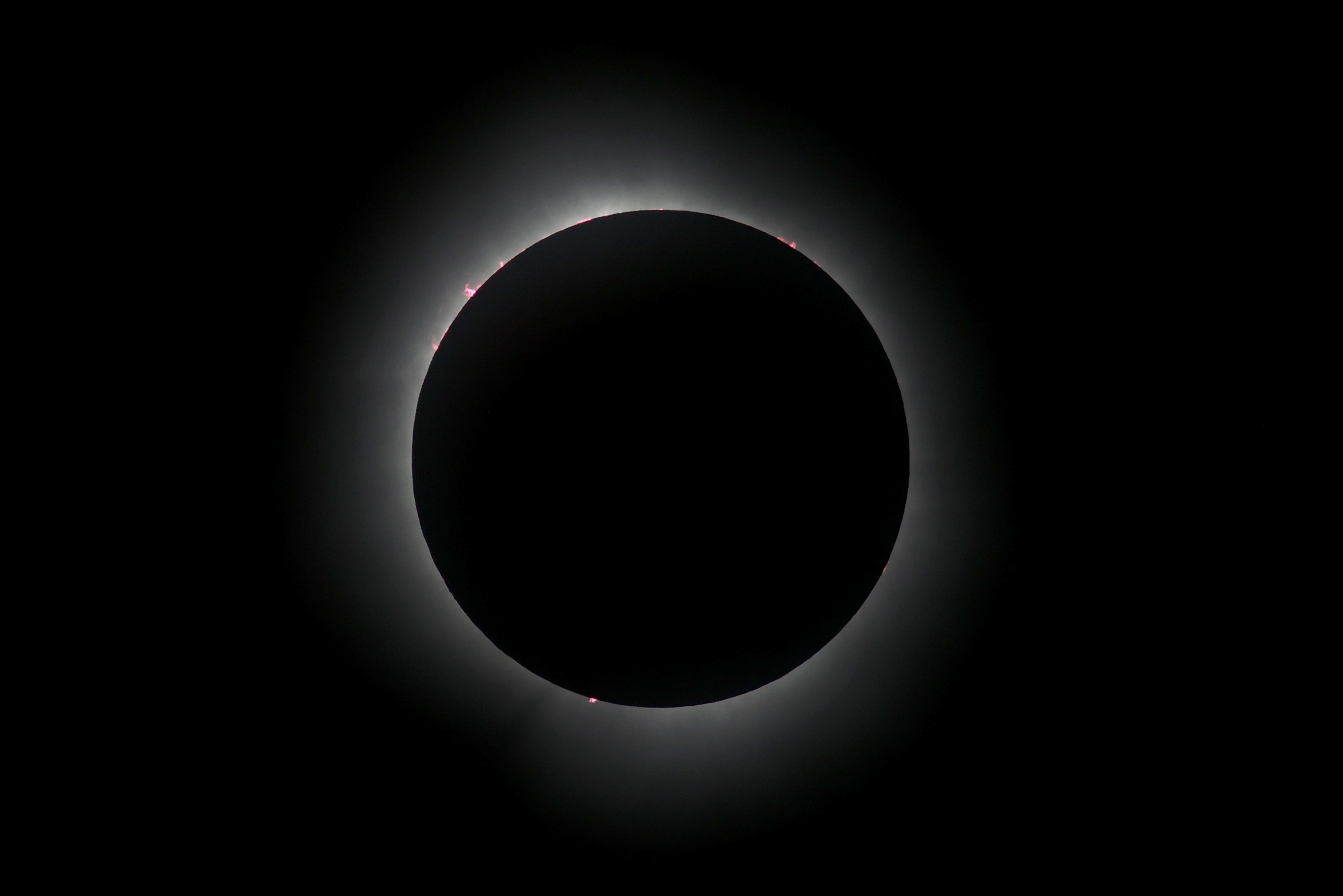 Cleveland total solar eclipse at Great Lakes Science Center, April 8 ...