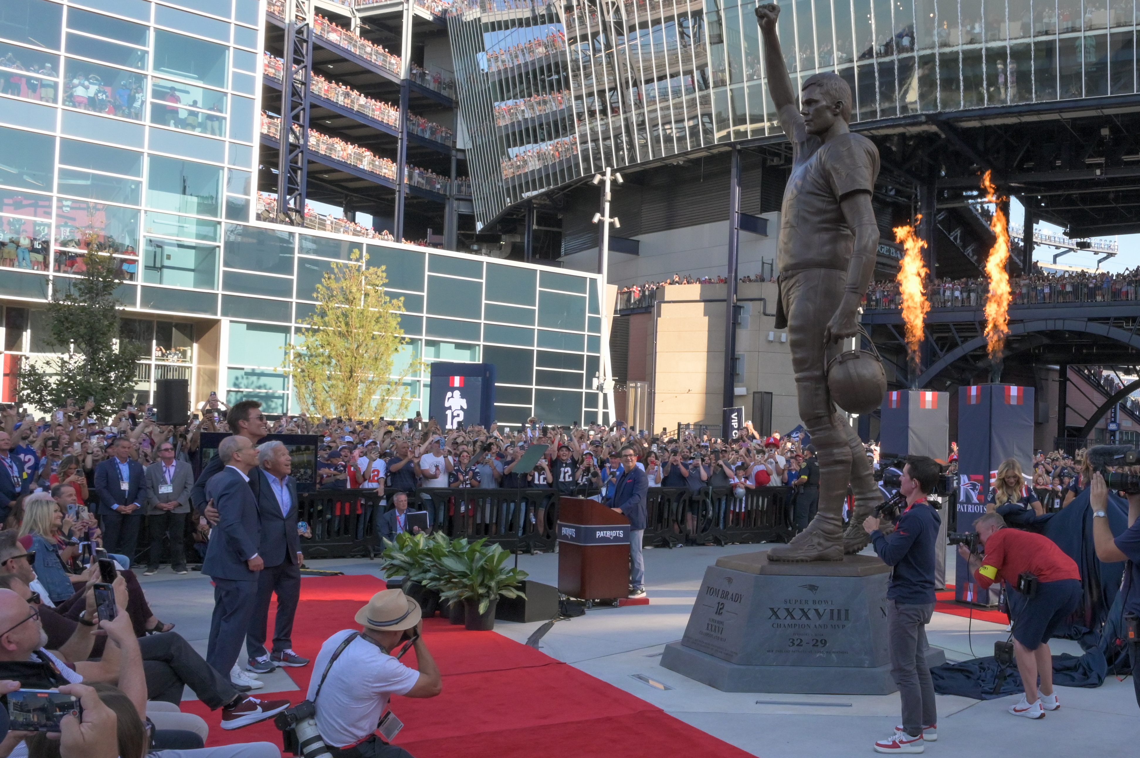 Tom Brady statue unveiled at Gillette Stadium - masslive.com