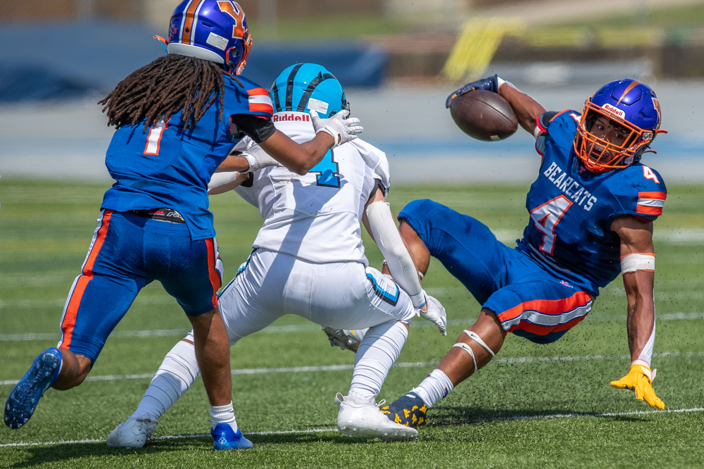 Woodland Hills leads York 28-16 after three quarters - pennlive.com