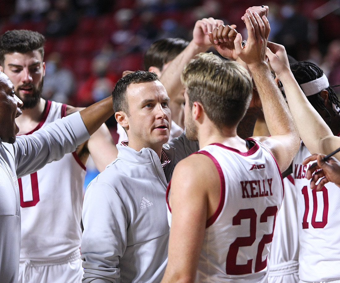 UMass Men's Basketball vs Fairfield 12/19/21 - masslive.com