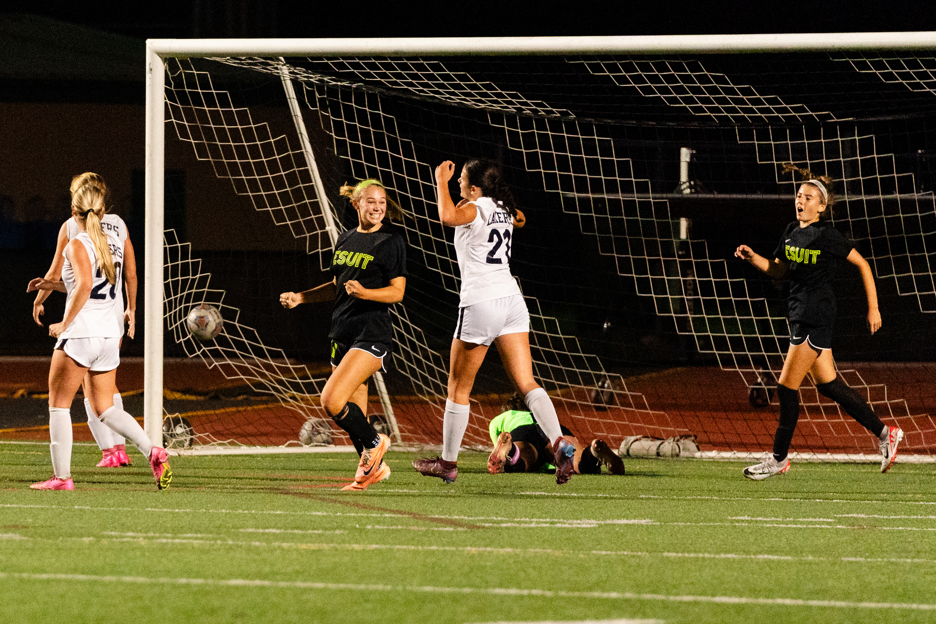 Oregon high school girls soccer: Jesuit Crusaders vs Lake Oswego Lakers ...