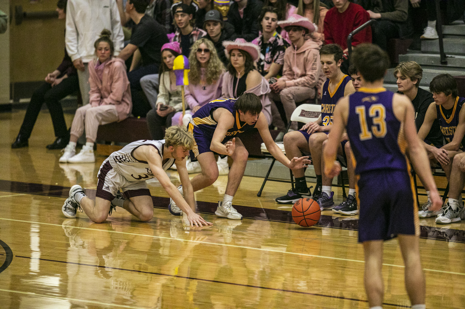Parchment Panthers boys basketball defeats Kalamazoo Christian Comets ...