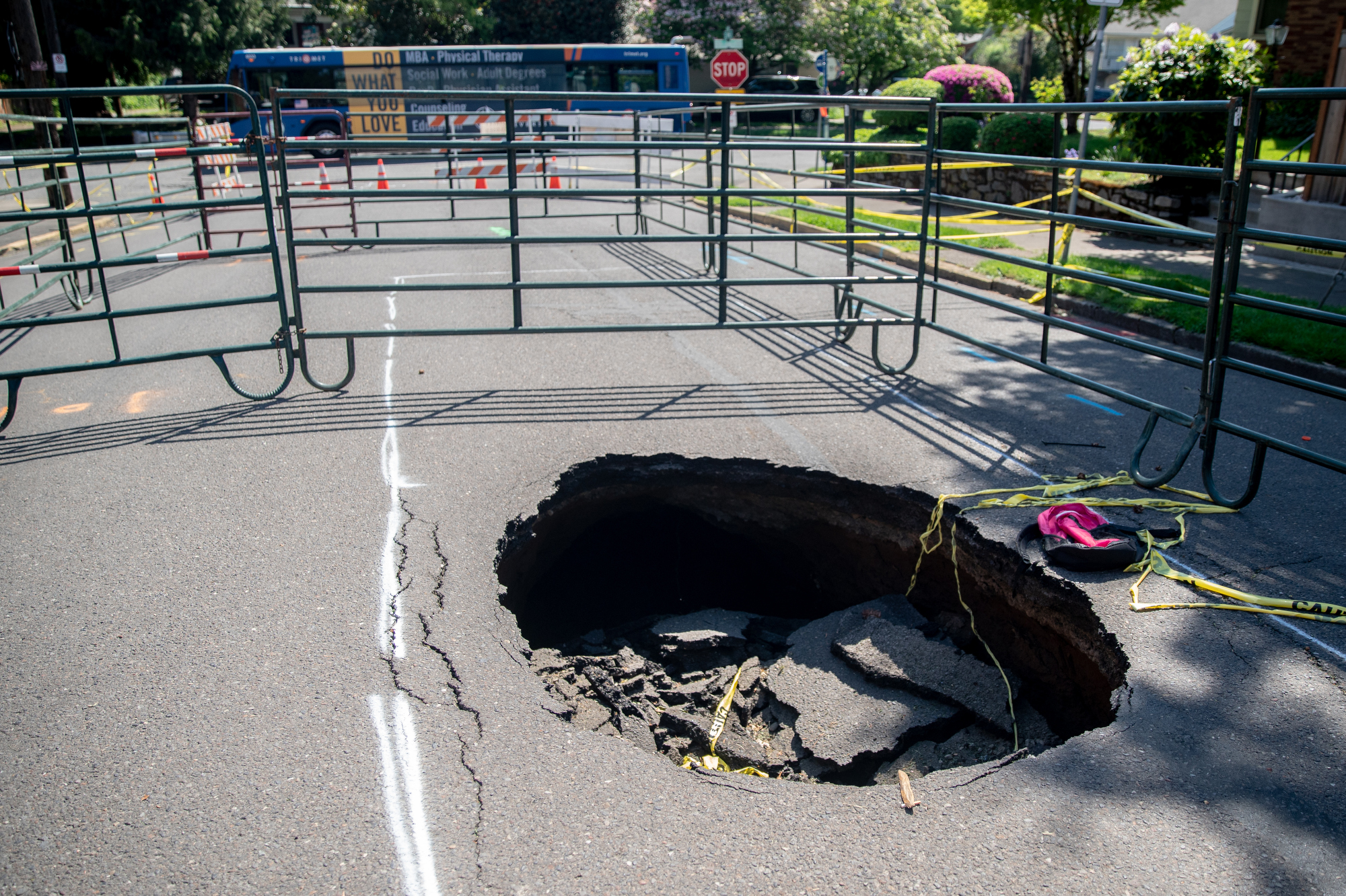Sinkhole opens up in Portland's Mount Tabor neighborhood keeping road ...
