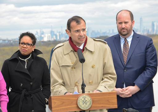 NYC Mayor Adams, DEP Commissioner open a Staten Island rooftop farm ...