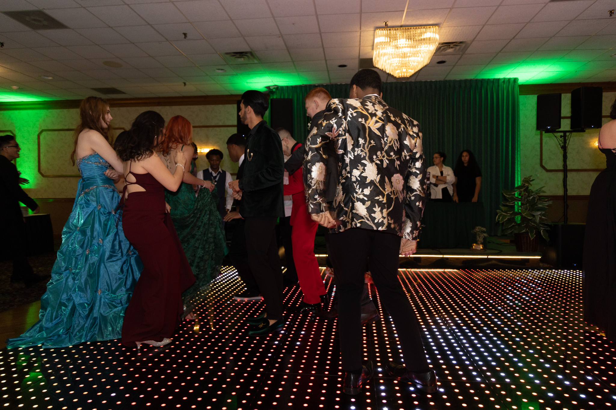 Putnam 2023 prom at Castle of Knights in Chicopee - masslive.com