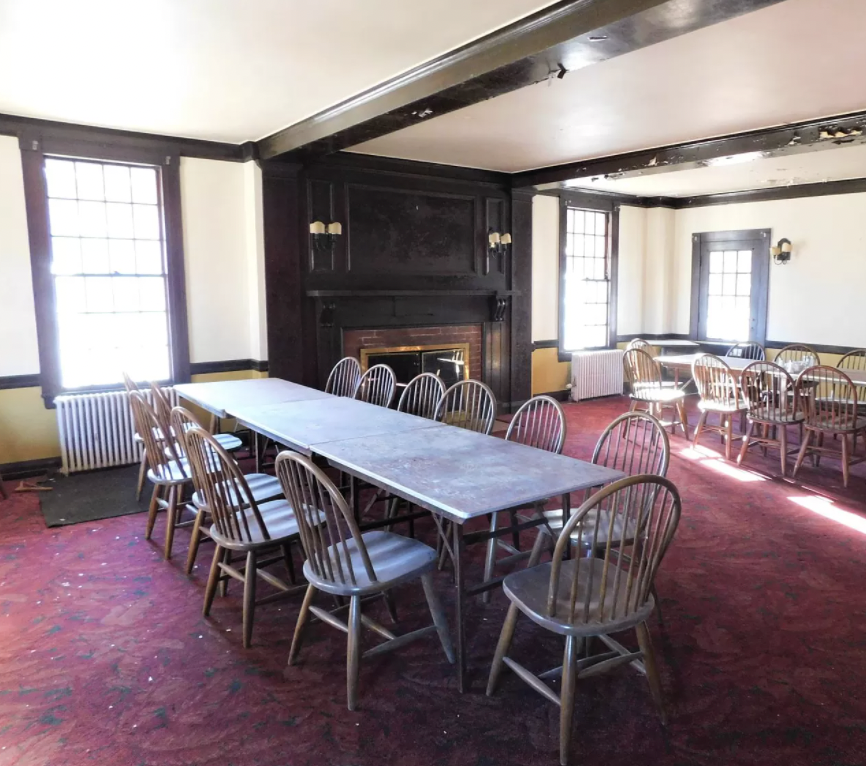 House of the Week: Former Sterling Inn goes to auction - masslive.com