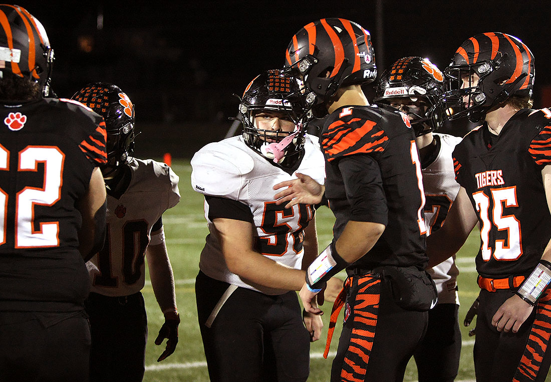 Lee vs South Hadley Football 10/24/25 - masslive.com