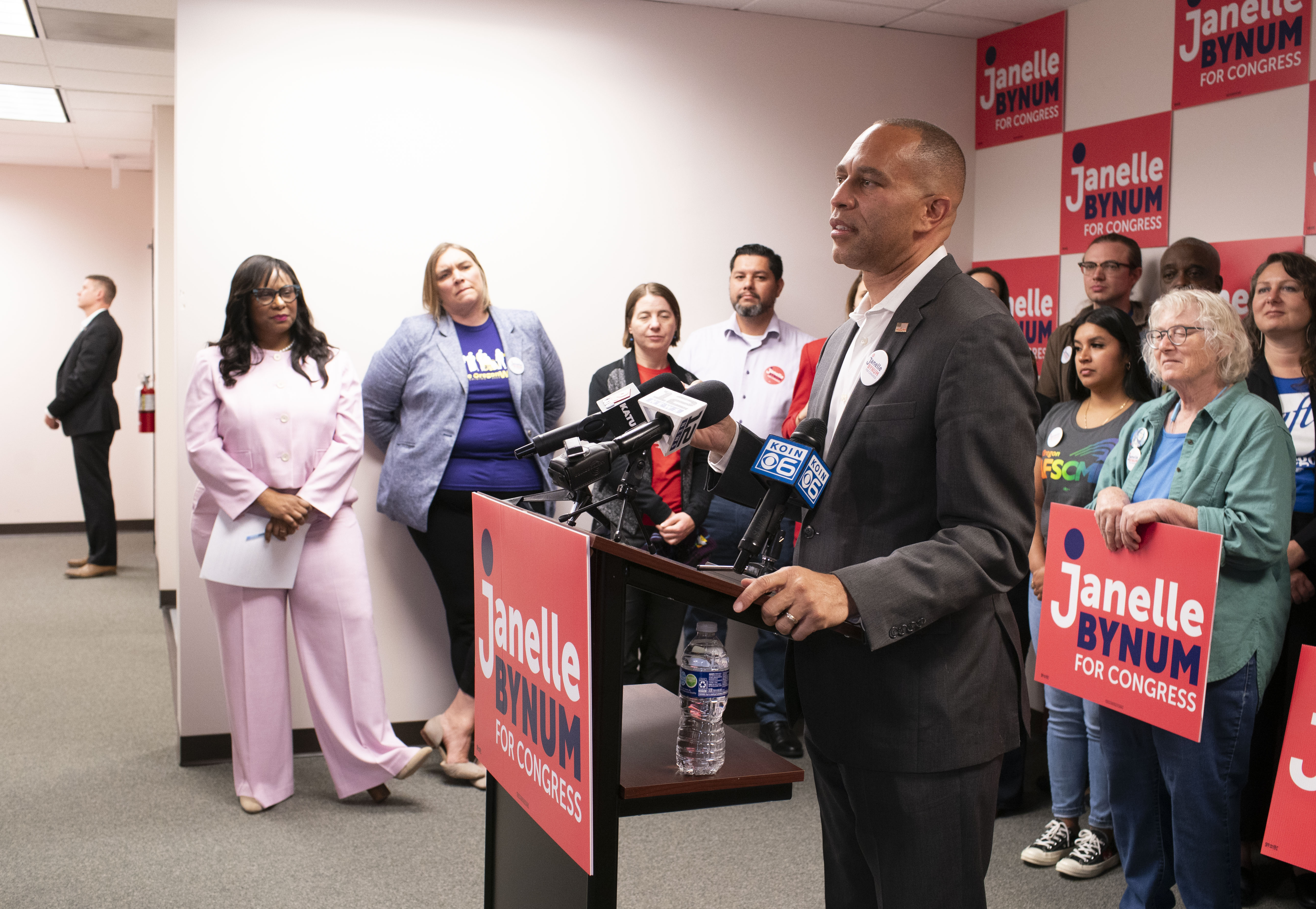 Rep Janelle Bynum and House Minority Leader Hakeem Jeffries ...