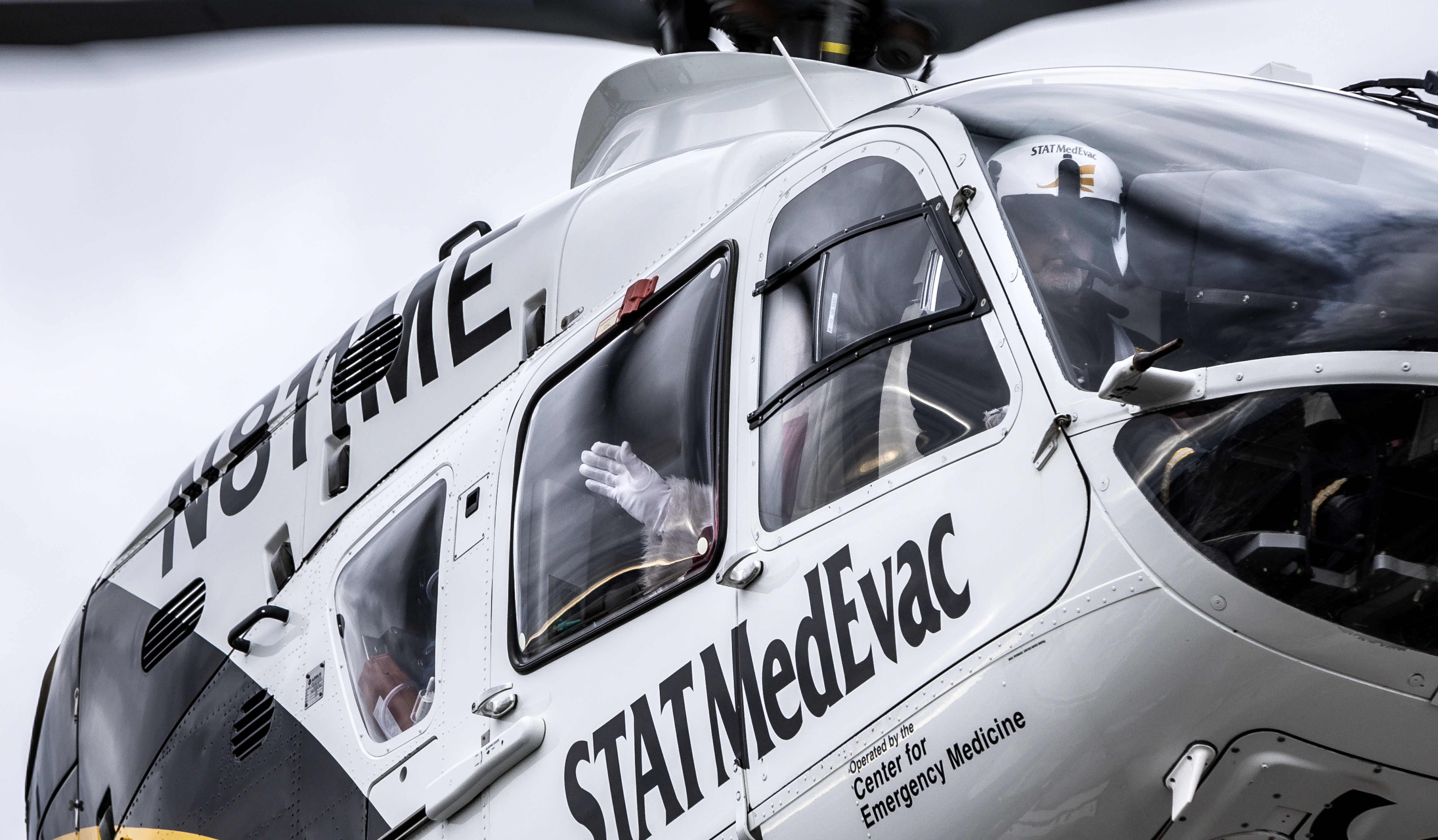 Santa arrives by helicopter to visit UPMC Harrisburg pediatric unit ...