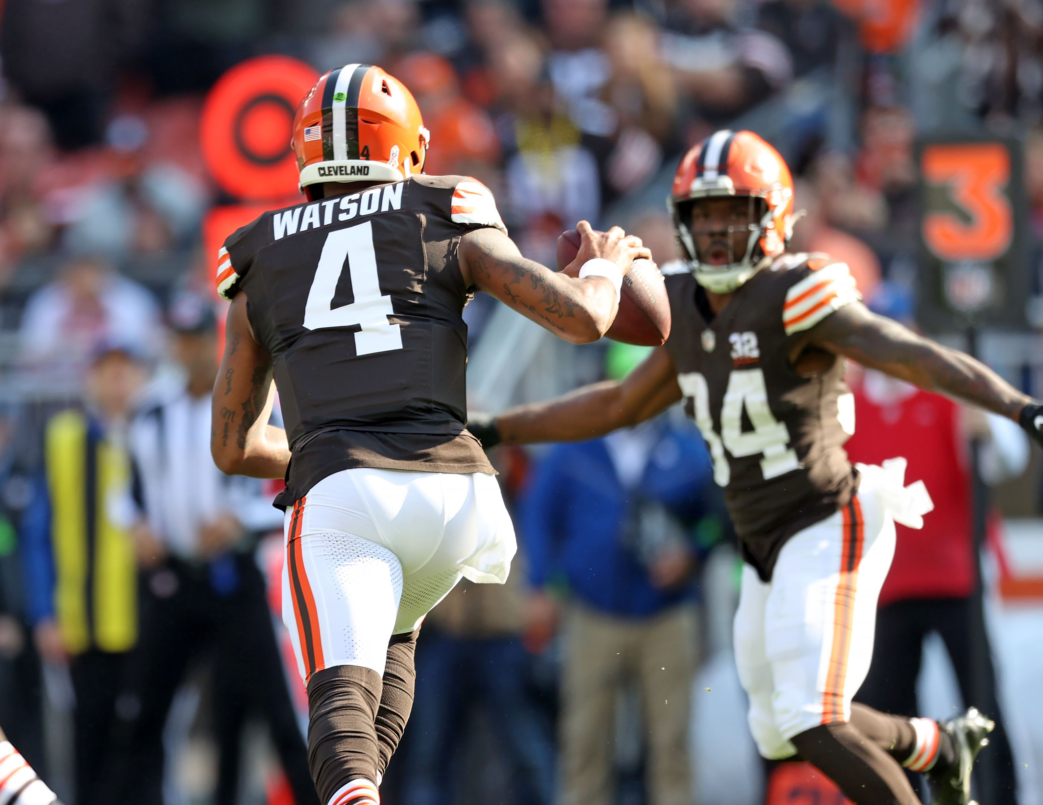 Cleveland Browns quarterback Deshaun Watson vs. Arizona Cardinals ...