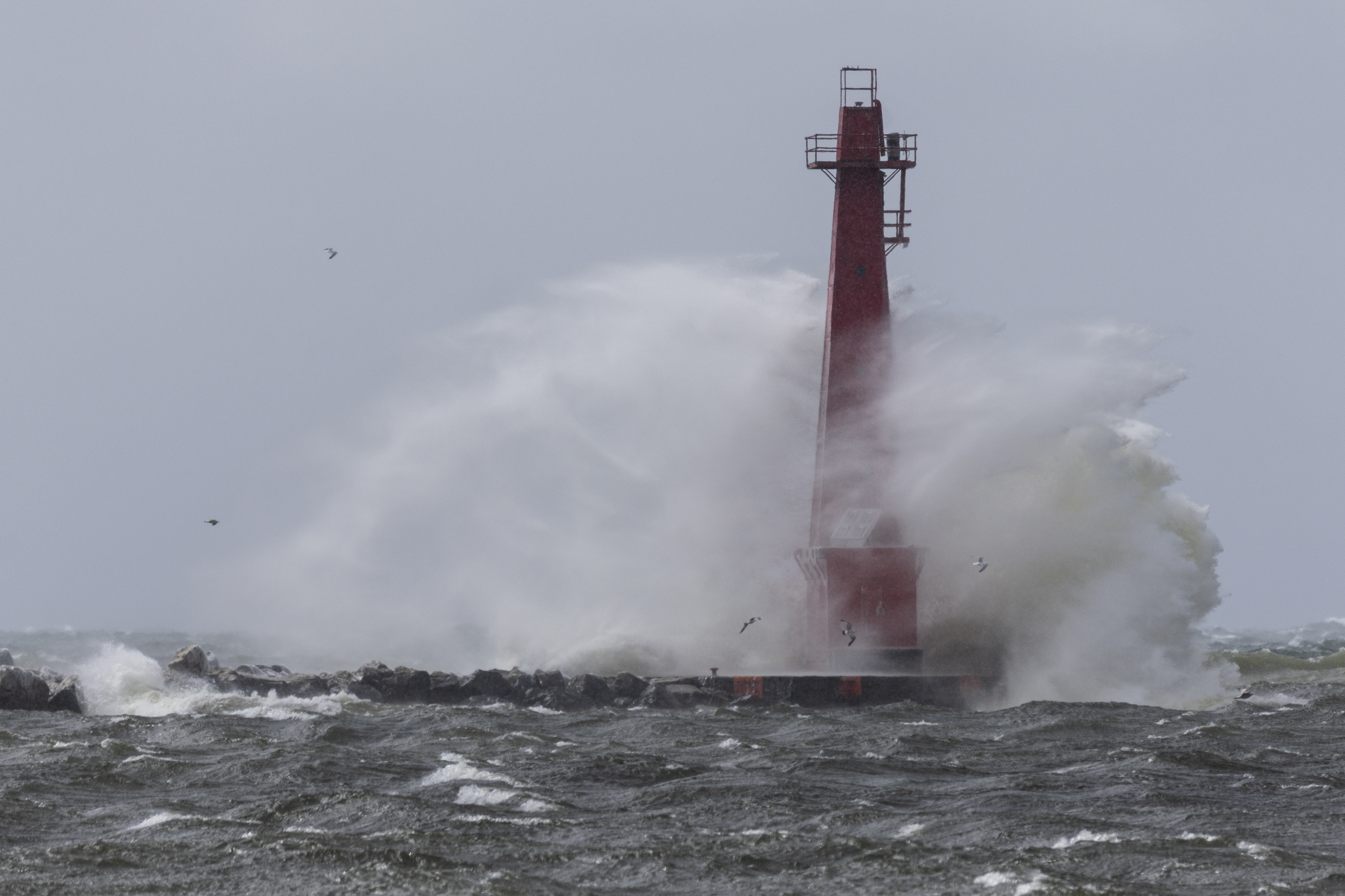 Bomb cyclone kicks up massive March waves on Lake Michigan - mlive.com