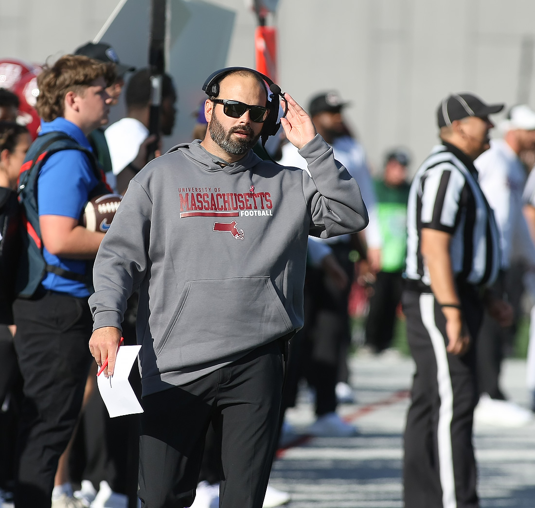 UMass Football vs Buffalo 10/18/25 - masslive.com