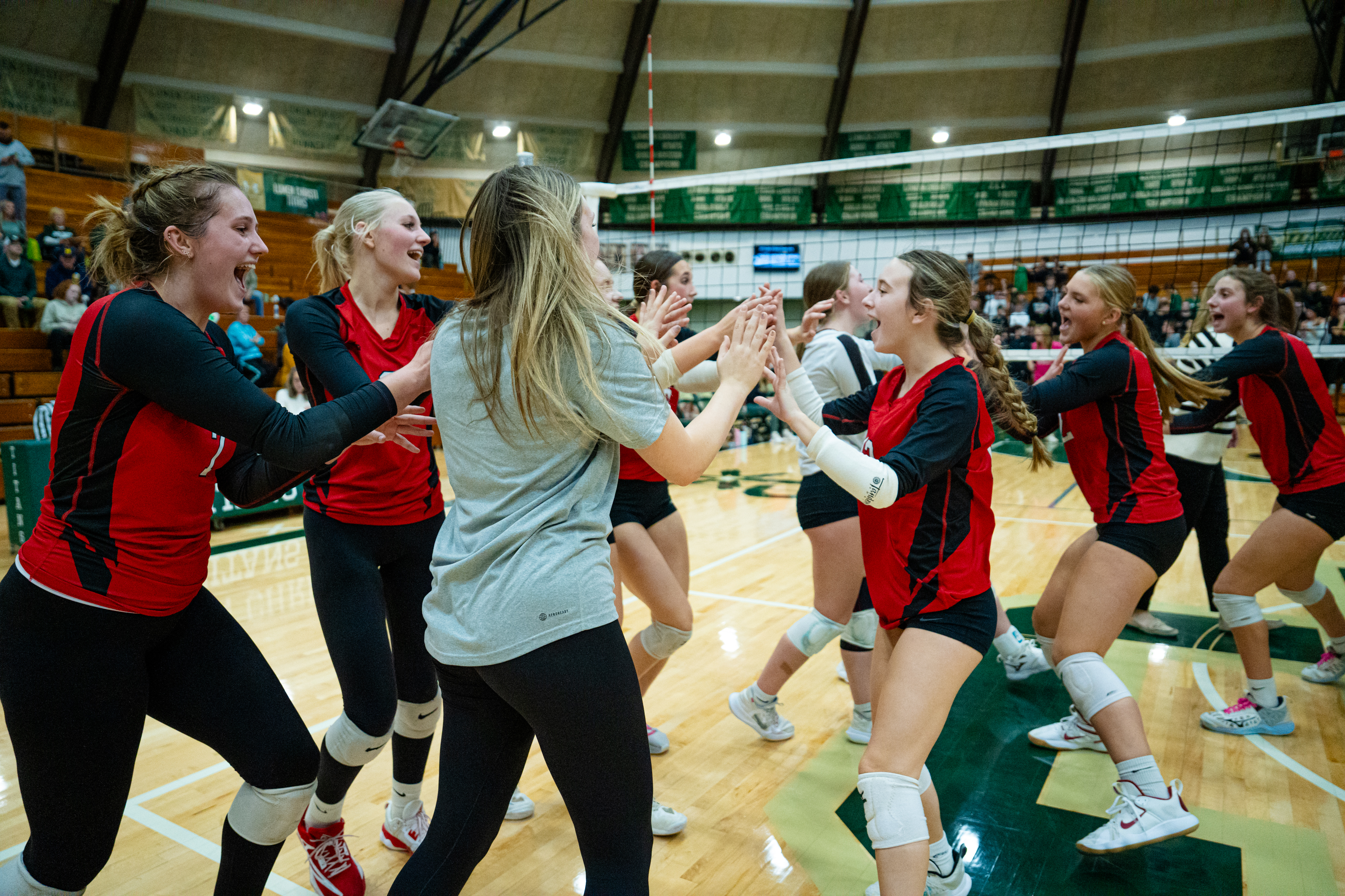 Clinton vs Lumen Christi in D2 volleyball regional - mlive.com
