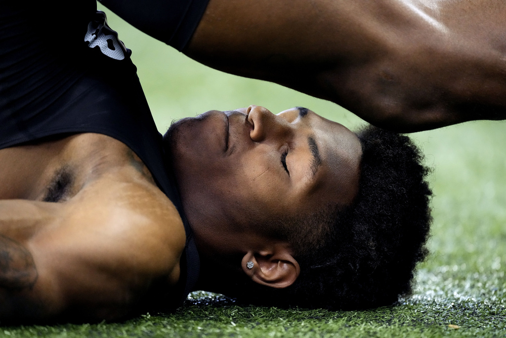 NFL scouting combine; Quarterbacks, wide receivers and running backs ...