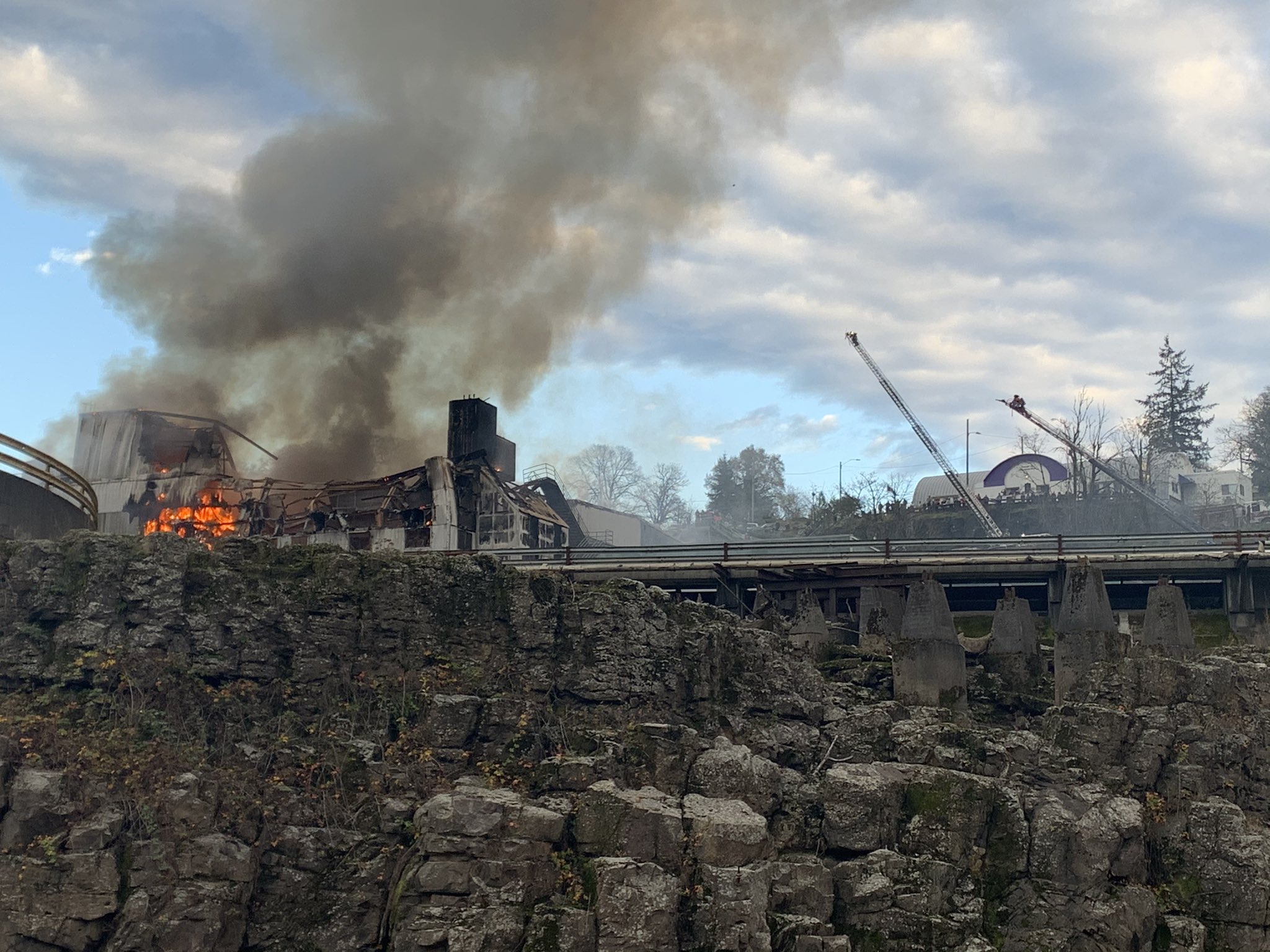 Fire burns former Blue Heron paper mill - oregonlive.com