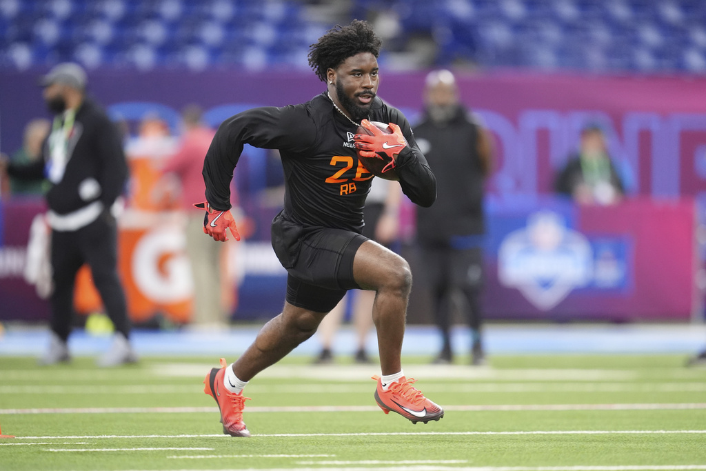 Cleveland Browns select RB Dylan Sampson as their pick in the 4th round ...