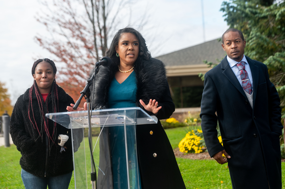 Protest held in response to 10-year-old held at gunpoint by police ...