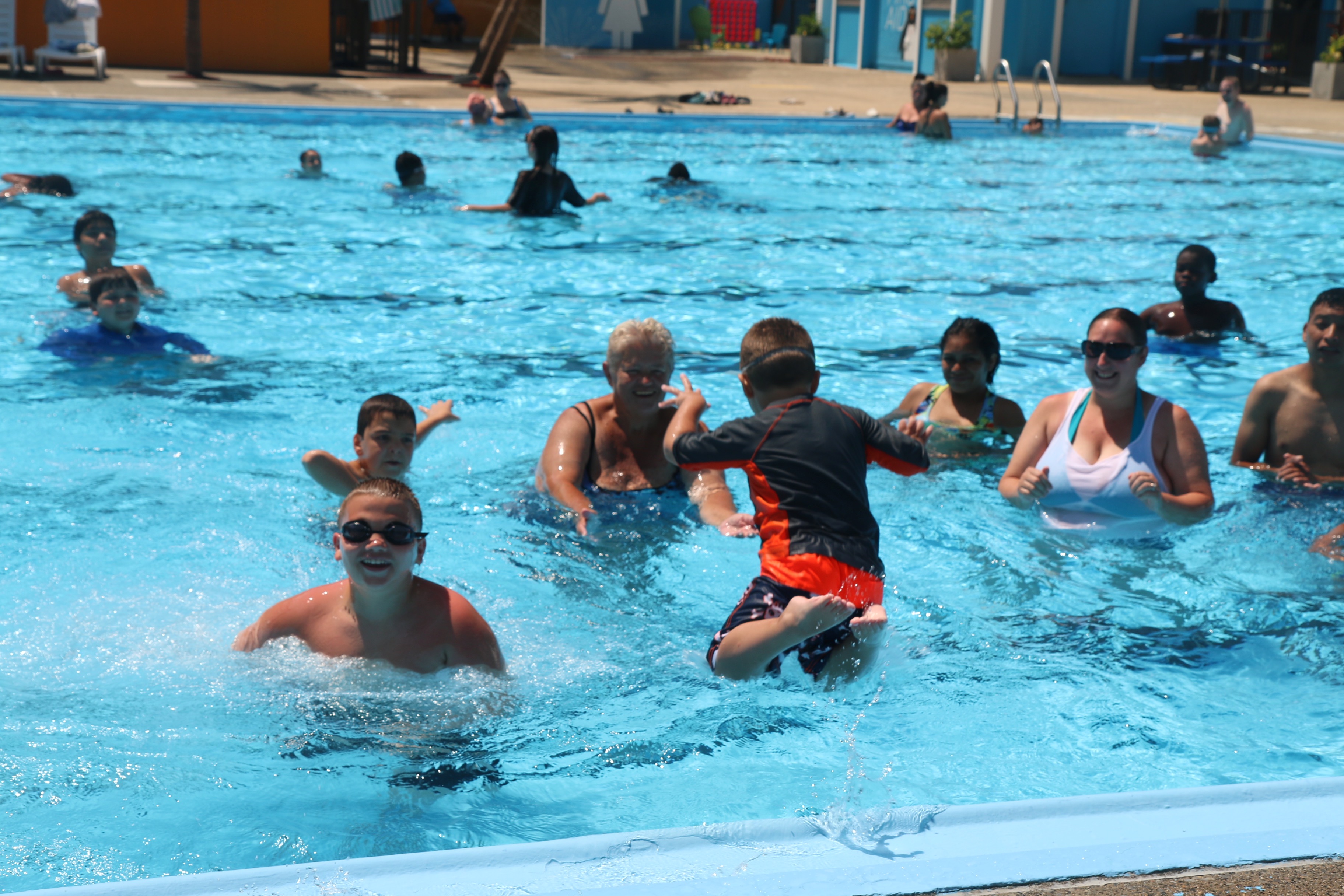 Swimmers get cool at Tottenville Pool - silive.com