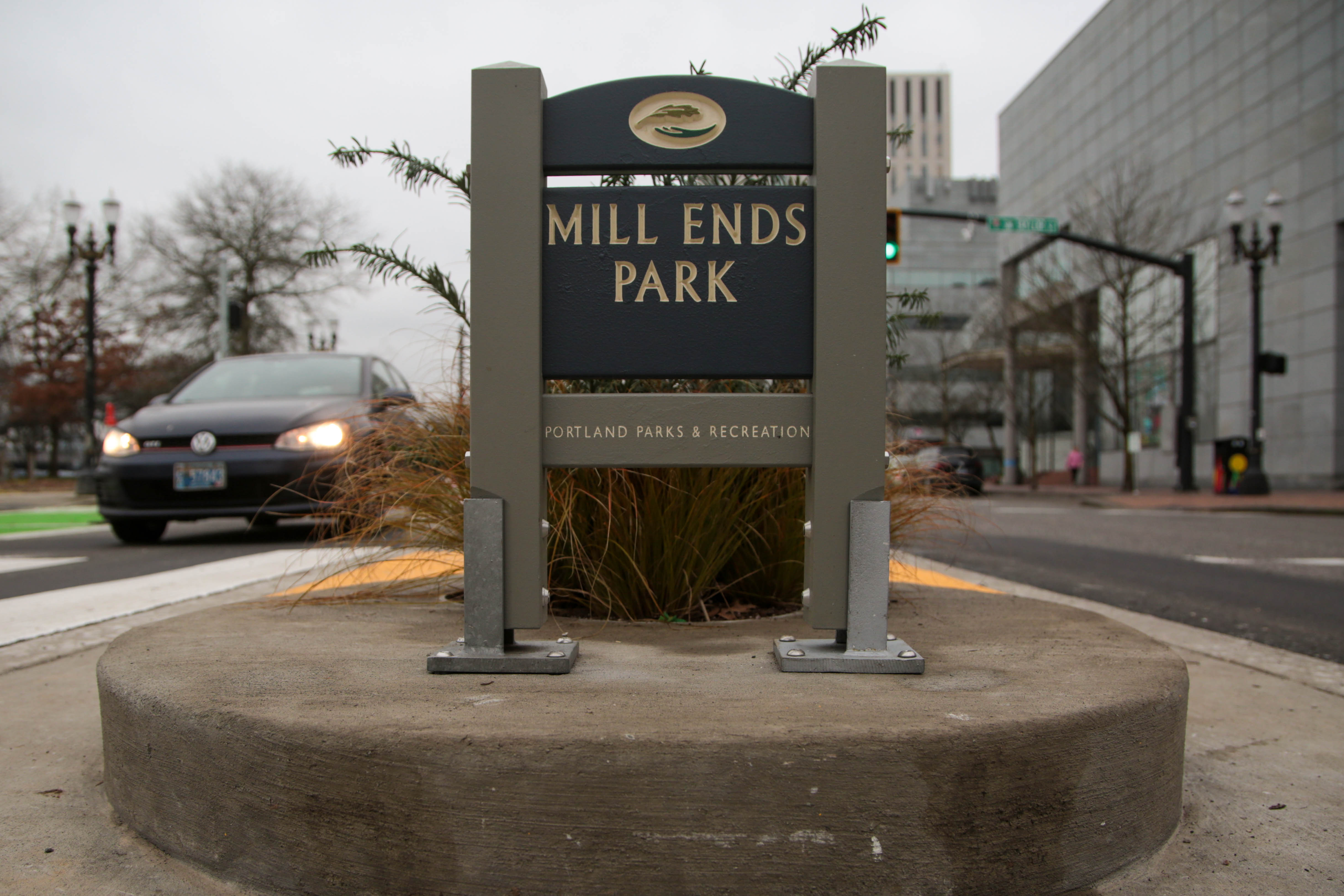 Mill Ends, the world's smallest park, reopens in downtown Portland ...
