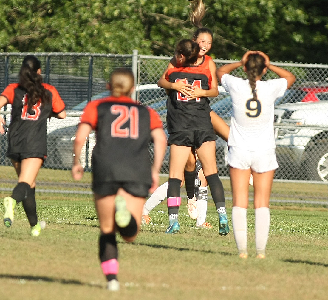 Belchertown vs Northampton girls Soccer 9/2/25 - masslive.com