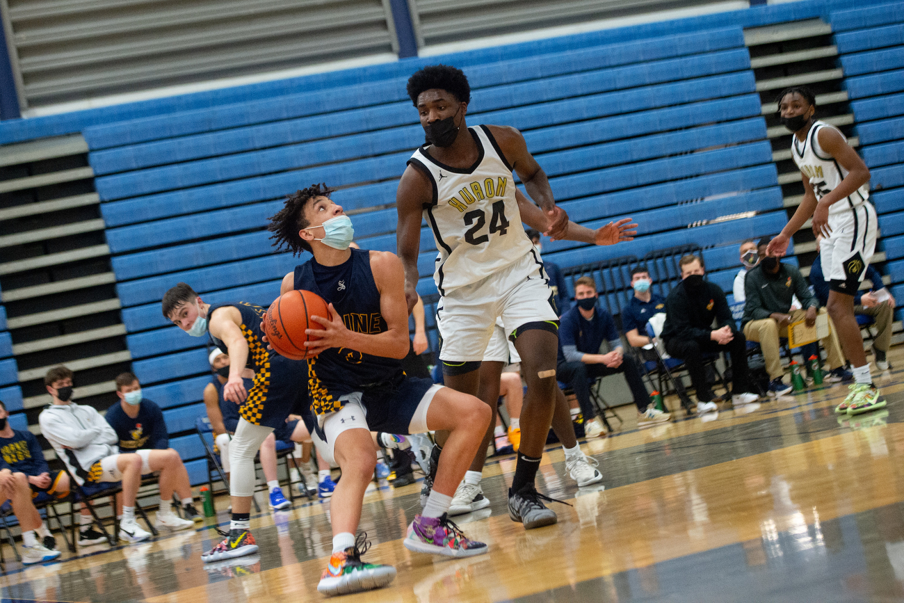 Ann Arbor Huron vs. Saline boys basketball districts - mlive.com