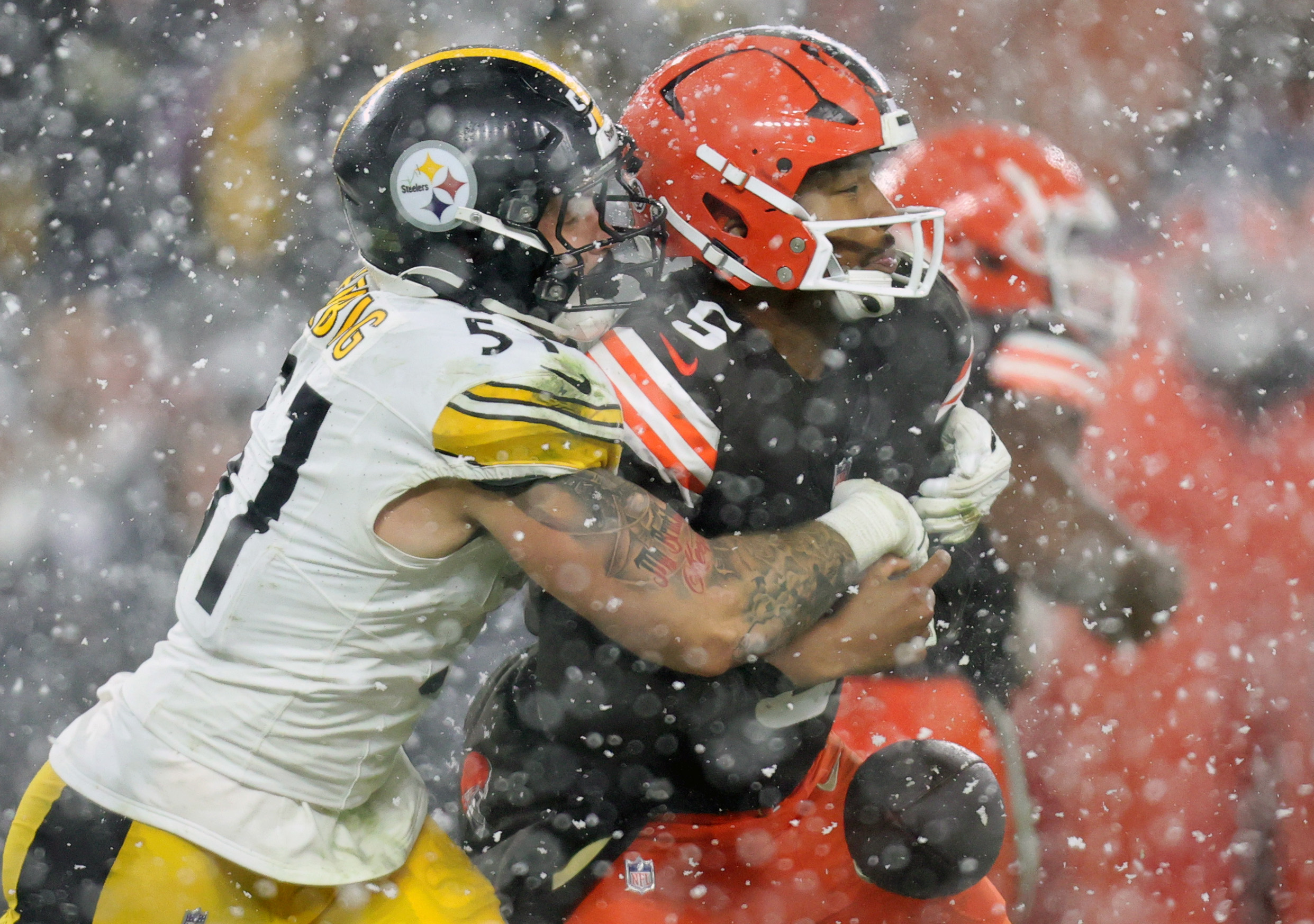 Cleveland Browns quarterback Jameis Winston vs. the Pittsburgh Steelers ...